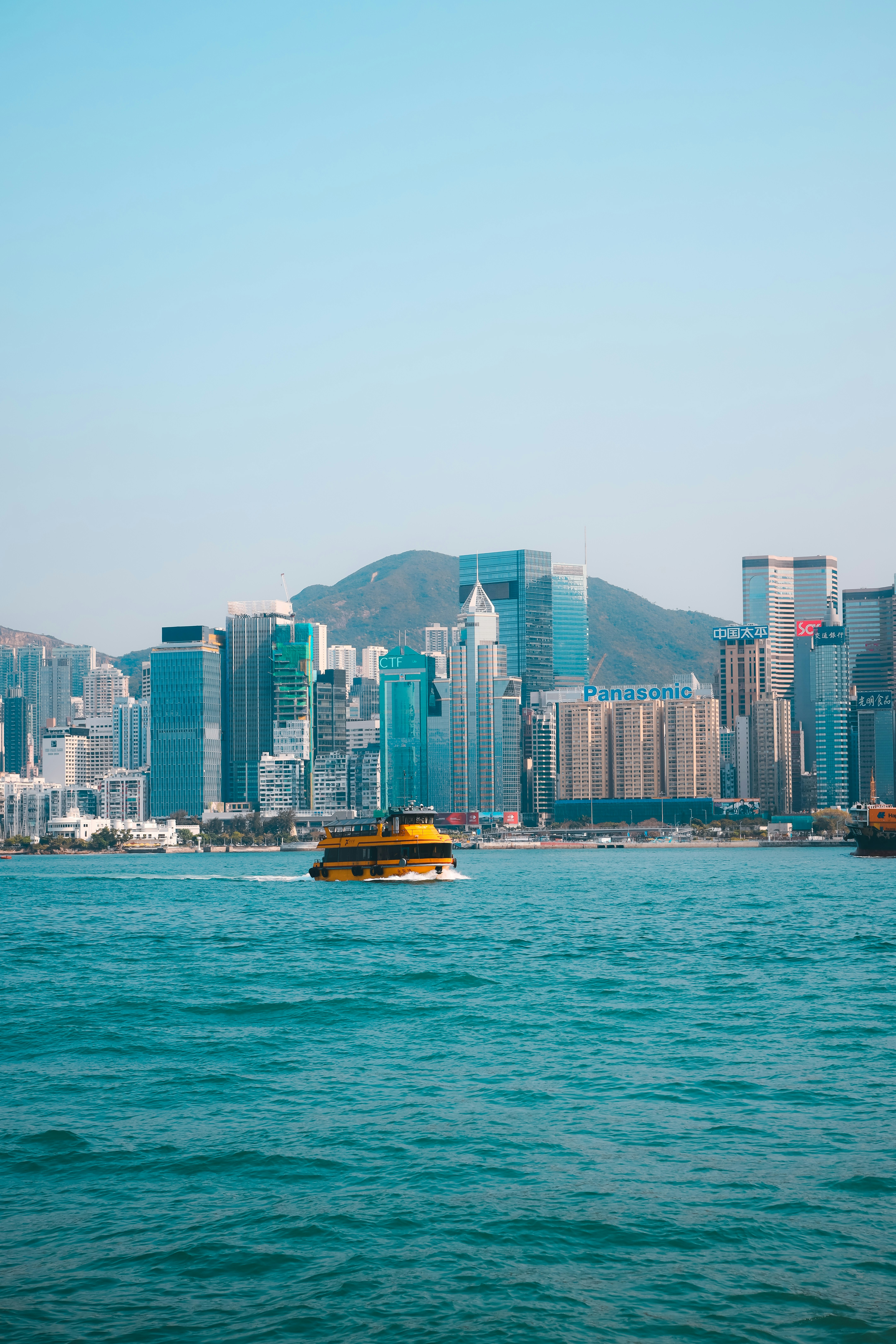 Boat sails across the water with city skyline. photo – Free Building ...