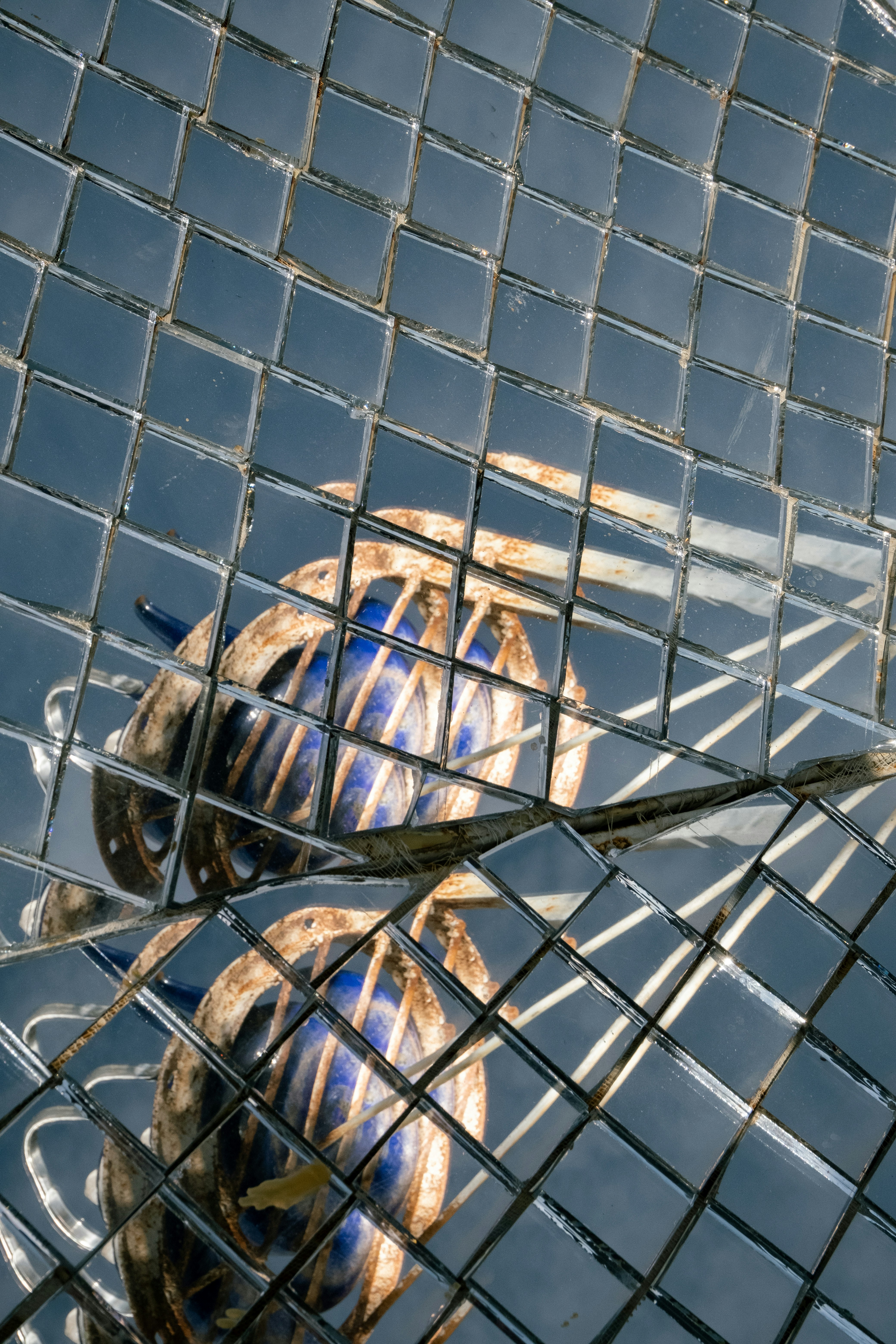 Mirrored panels and objects reflect light and sky. photo – Free ...