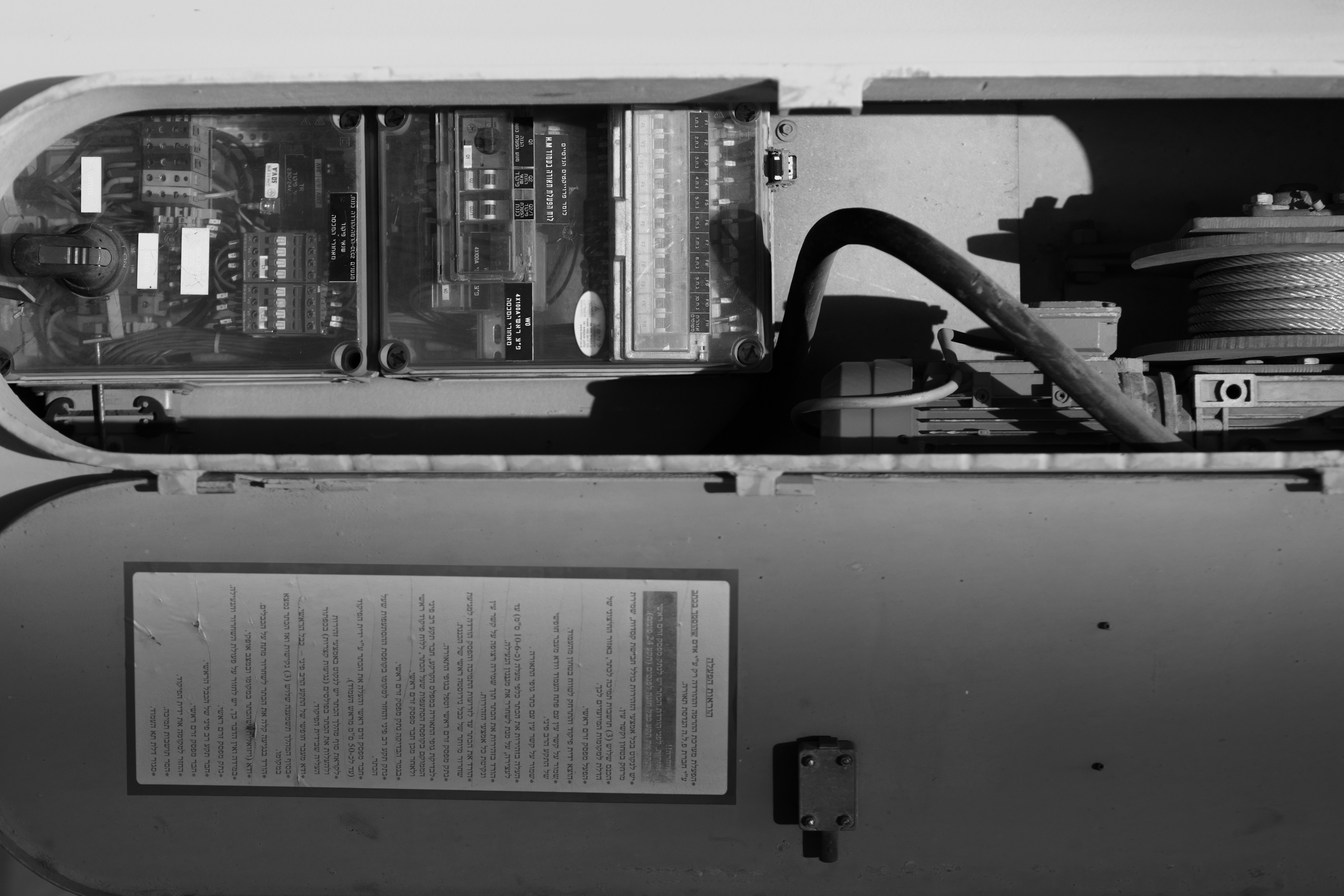 Electronics inside a device are clearly visible. photo – Free Car Image ...