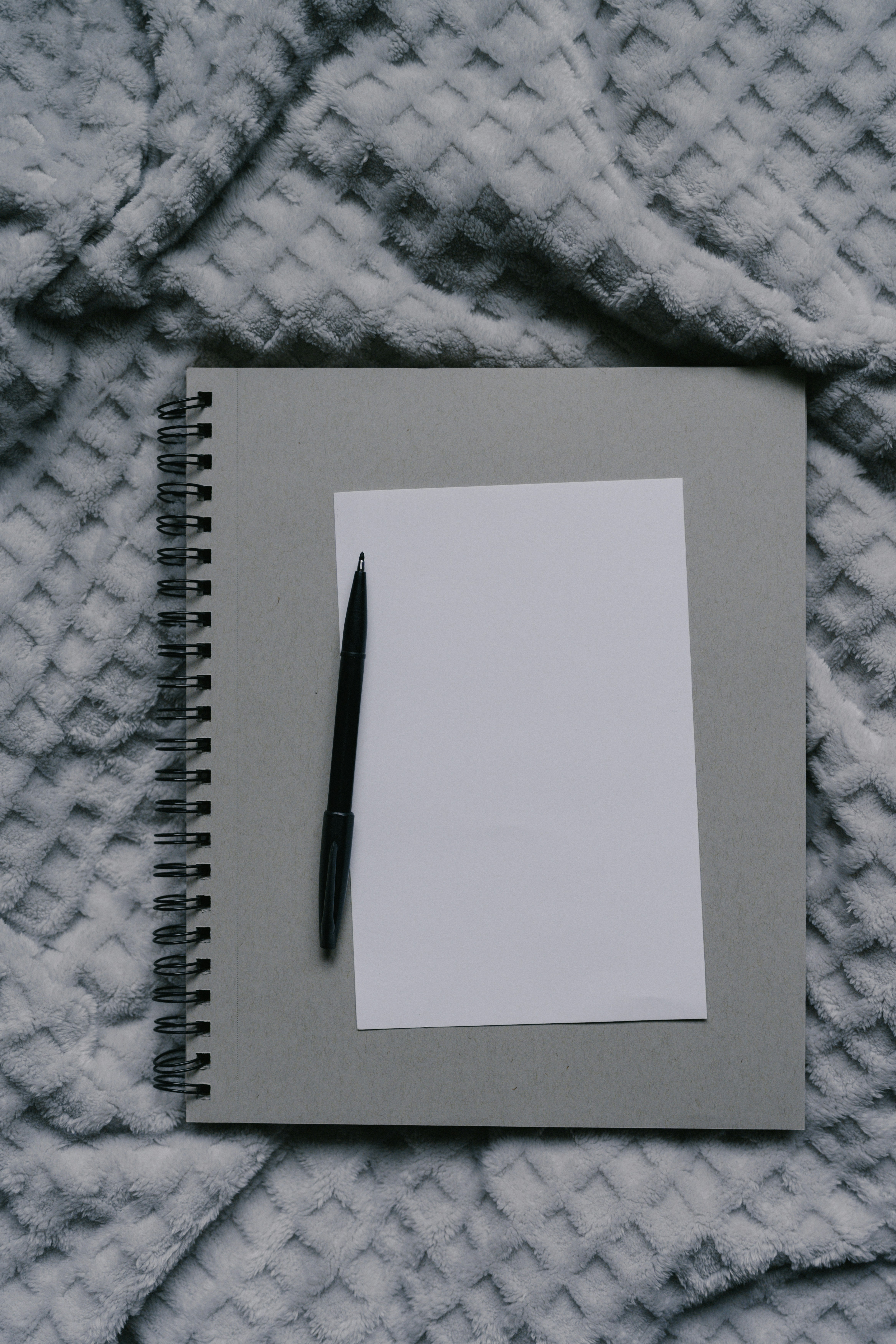 Notebook with paper and a pen. photo – Free Art Image on Unsplash
