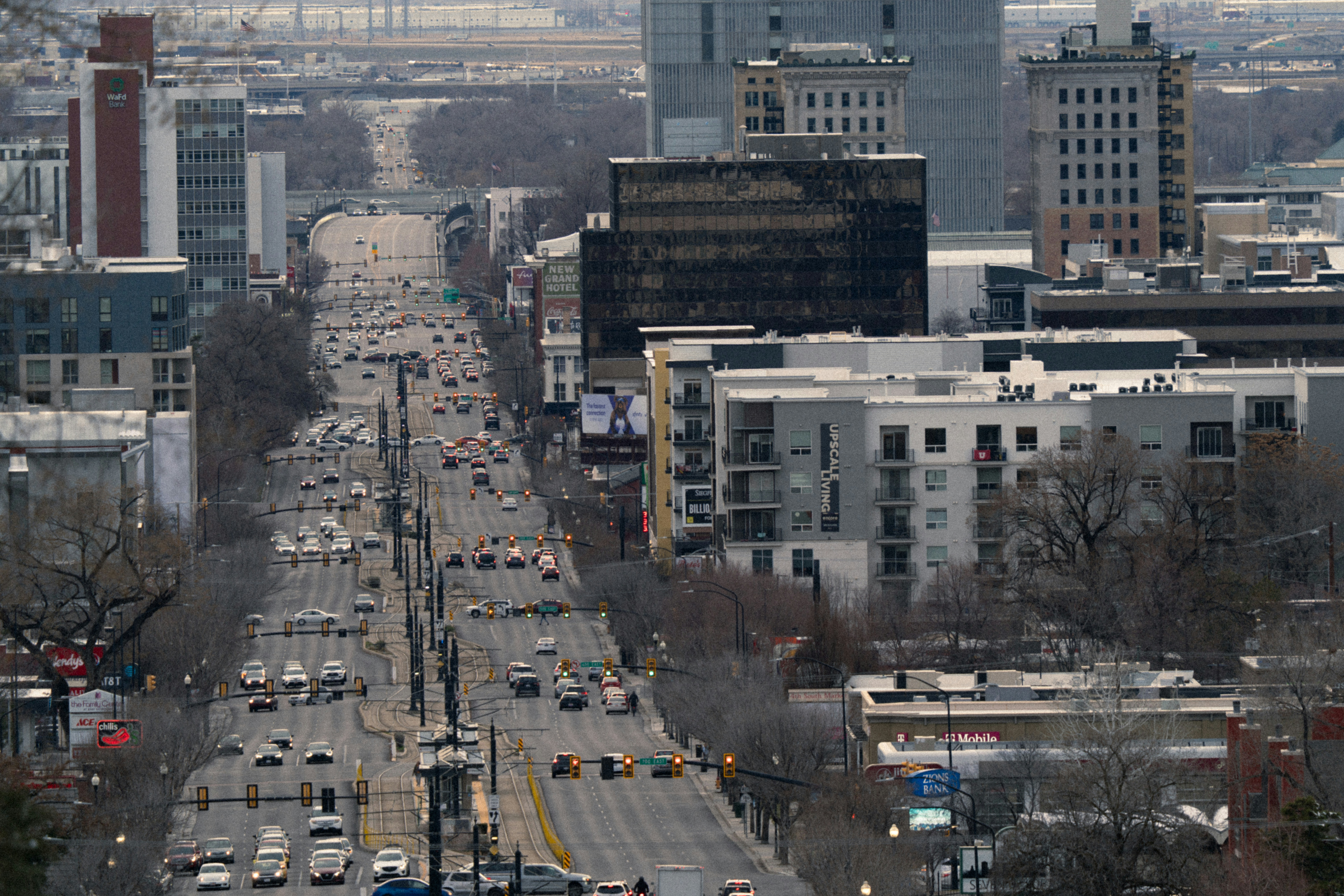 Stadtbild aus Gebäuden und Straßen mit Verkehr. Foto – Kostenloses Bild ...