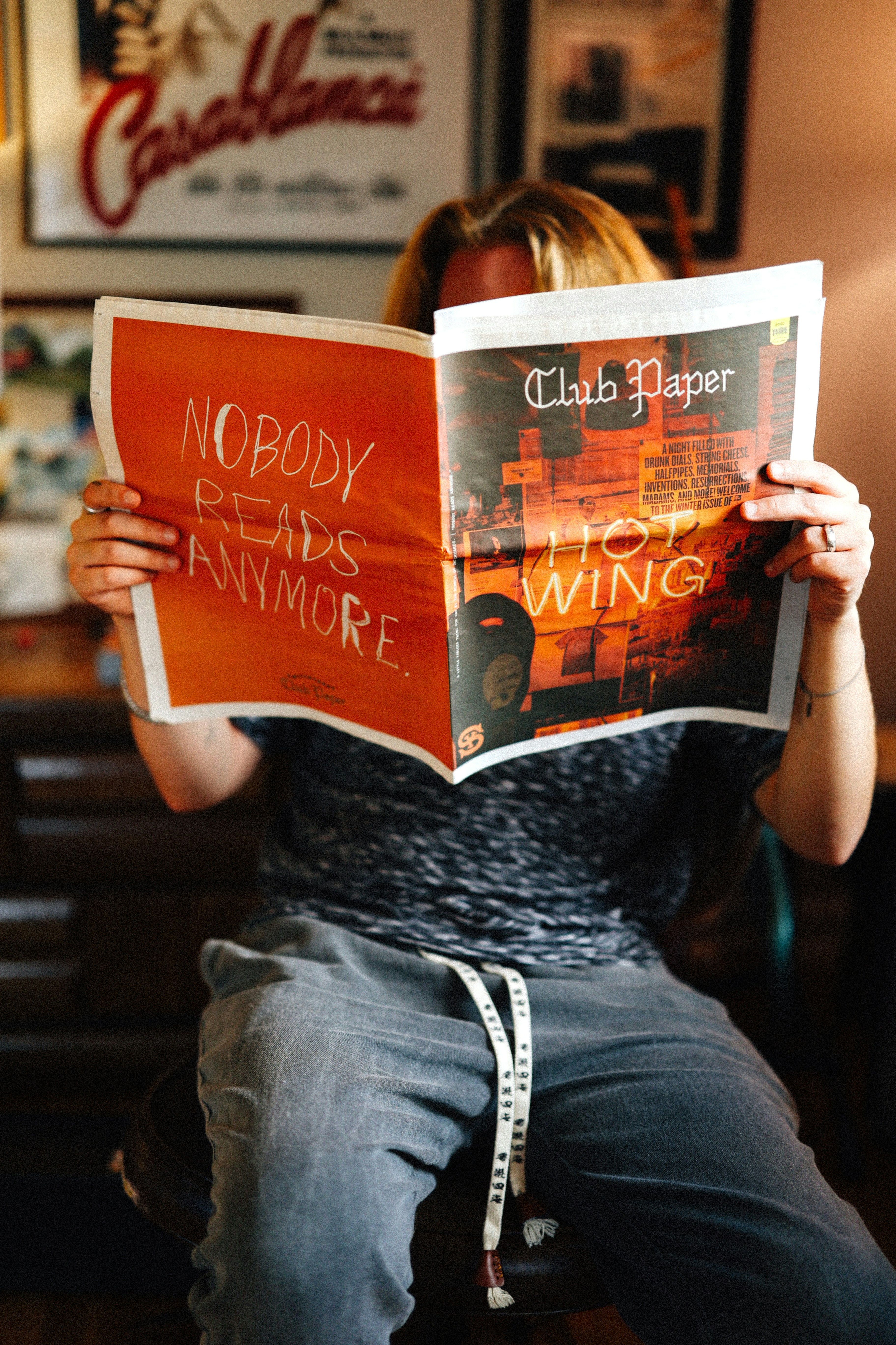 Reader in Frame: A Portrait of Focused Leisure