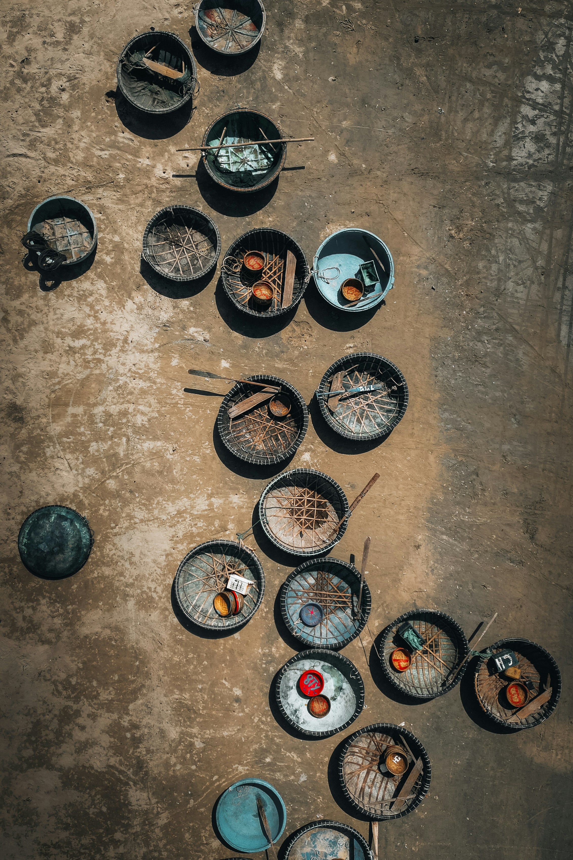 Arrangement of circular objects on a textured surface. photo – Free ...