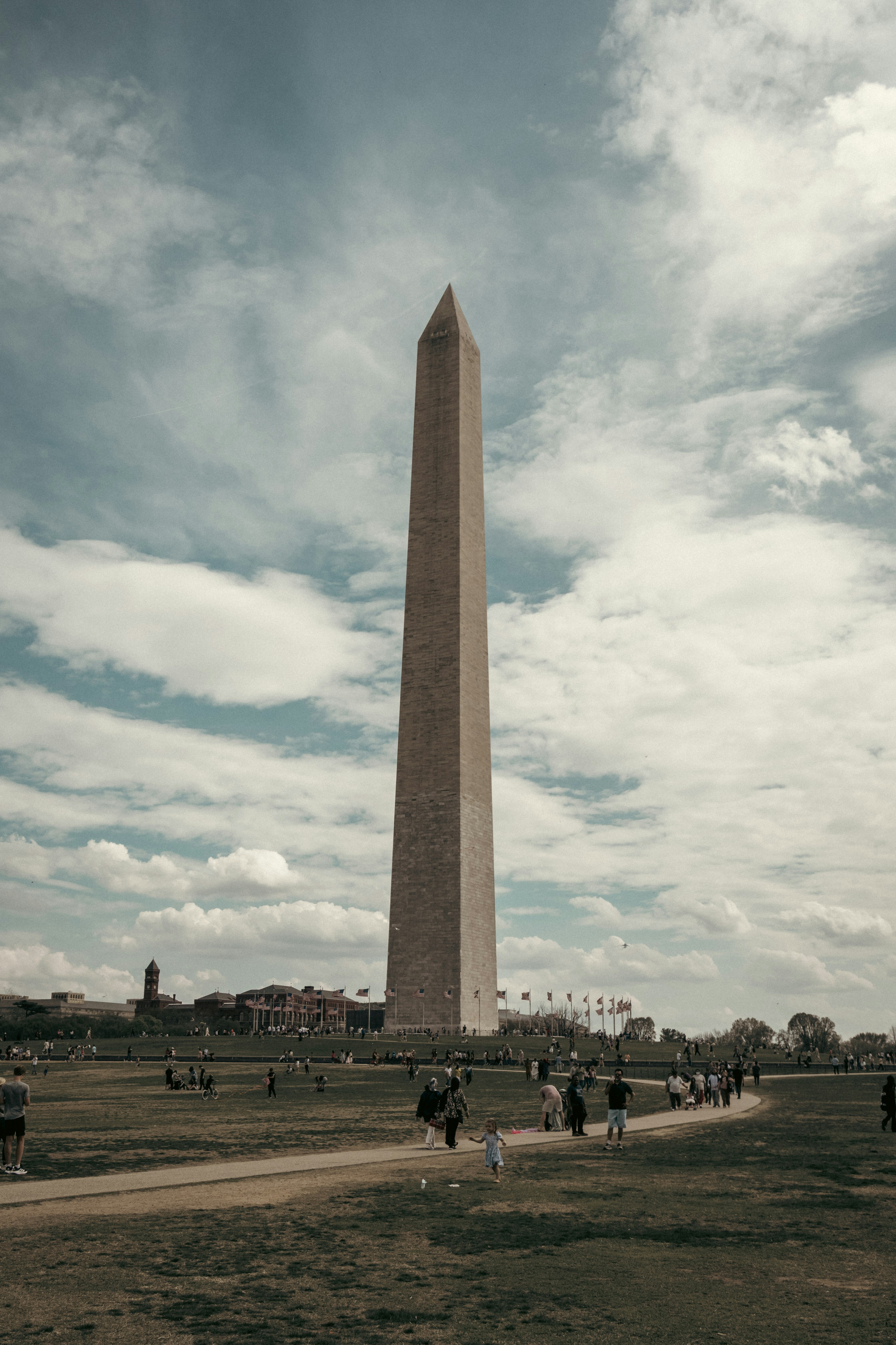 The washington monument stands tall against the sky. photo – Free Usa ...