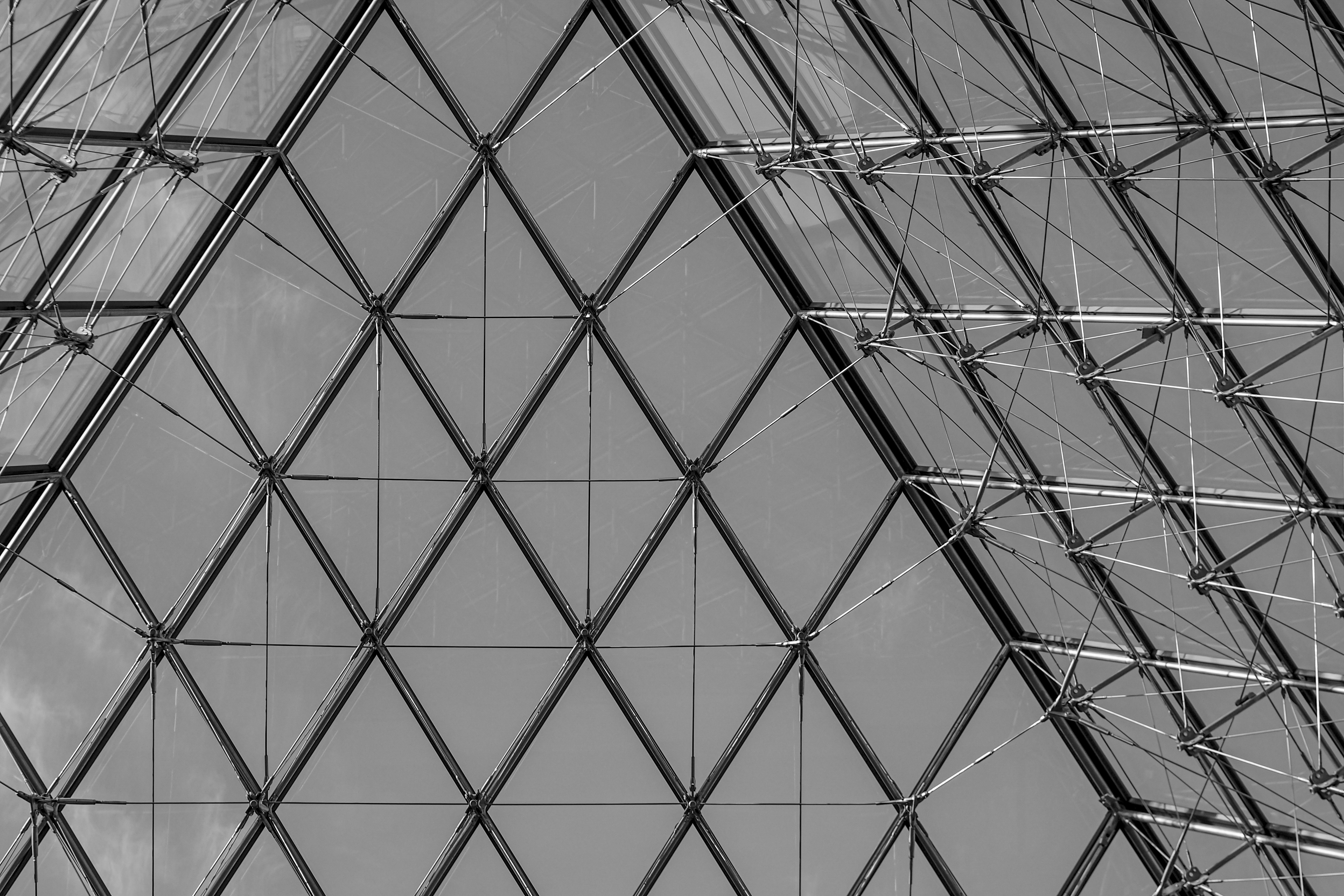 Glass pyramid structure with scaffolding. photo – Free Image on Unsplash