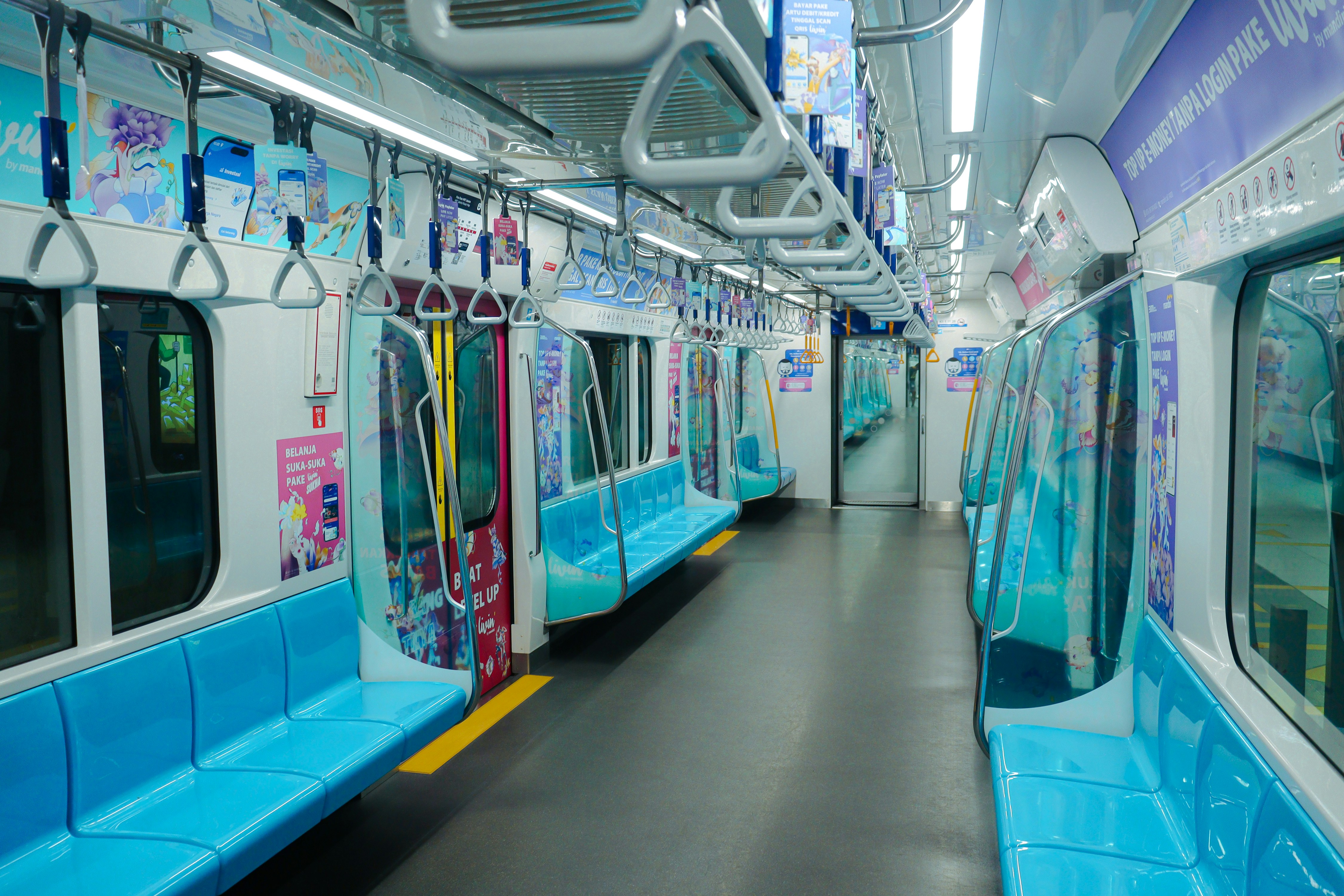 A clean and empty subway train interior. photo – Free Office Image on ...
