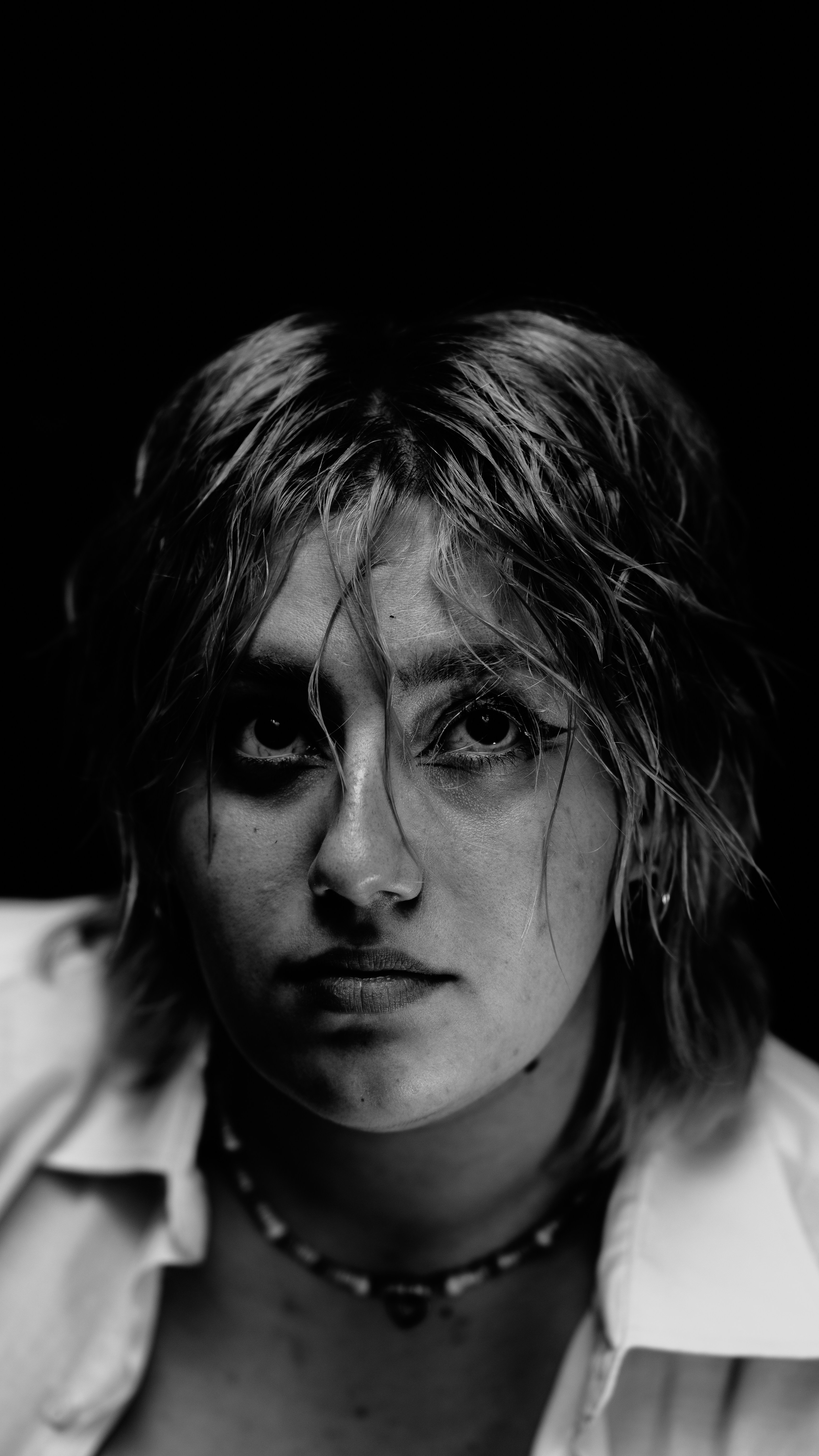 A young person stares intently at the camera. photo – Free Woman Image ...