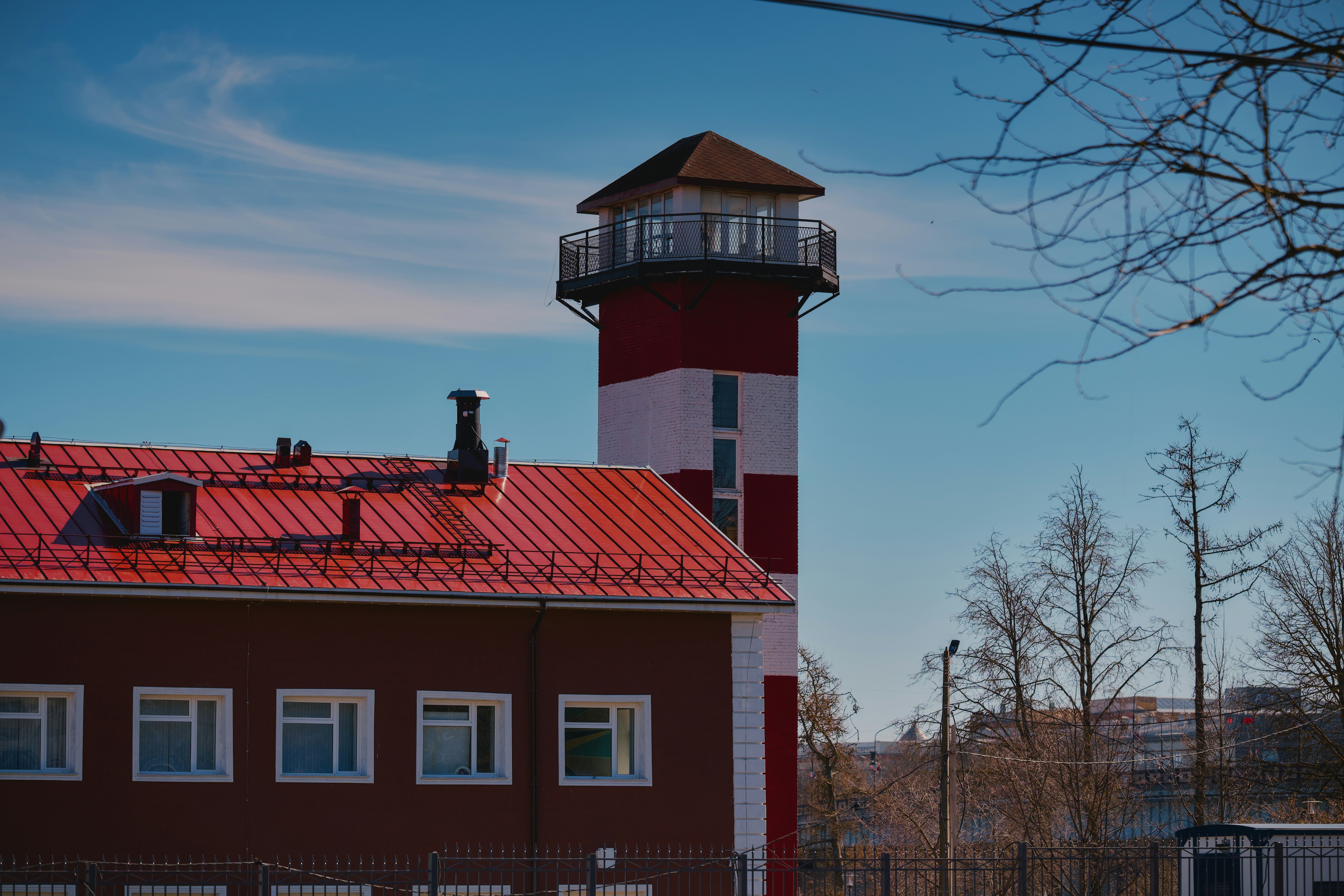 A red and white watchtower stands tall. photo – Free Lighthouse Image ...
