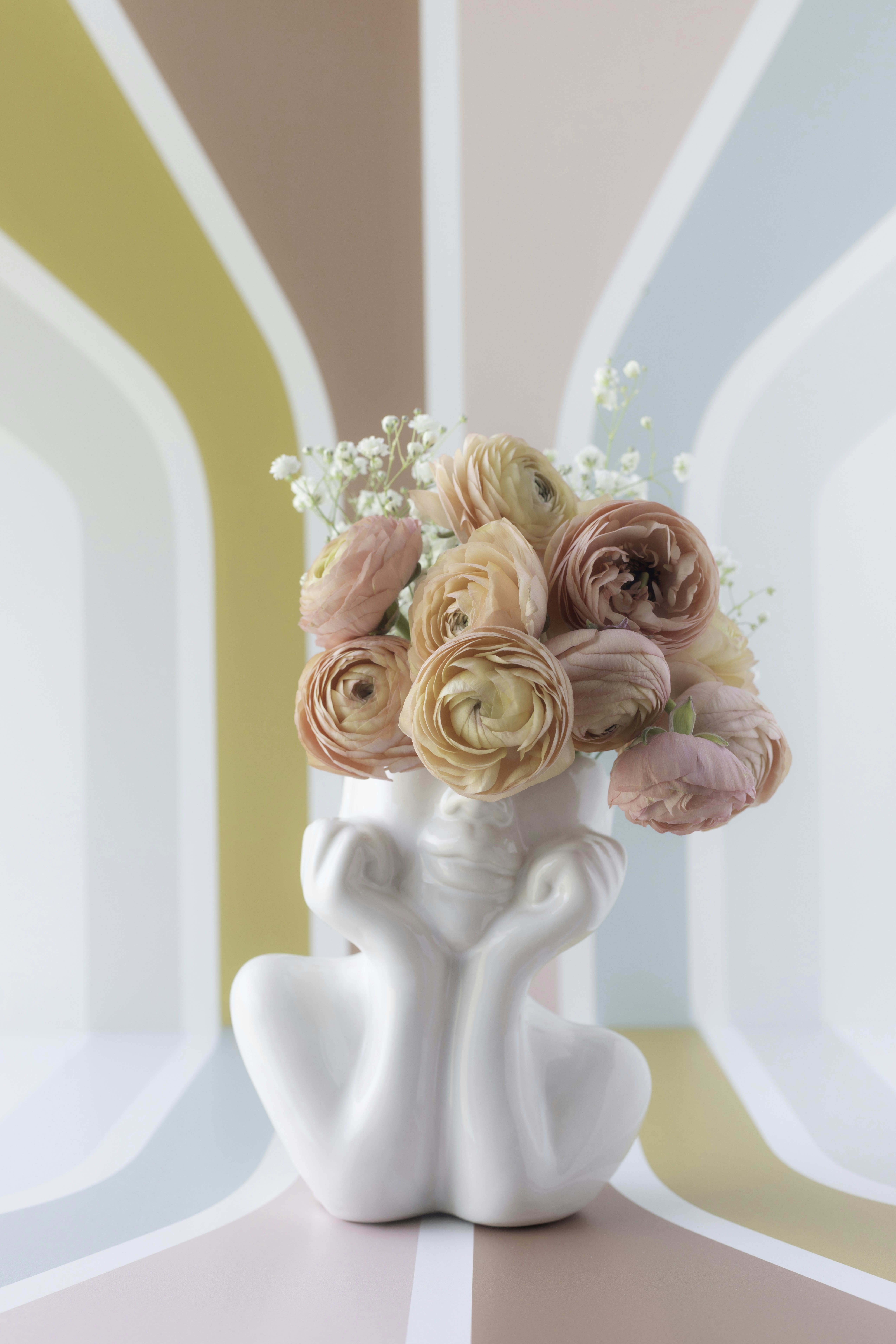 Pastel Arches Meet a Blooming Centerpiece in a White Ceramic Vase