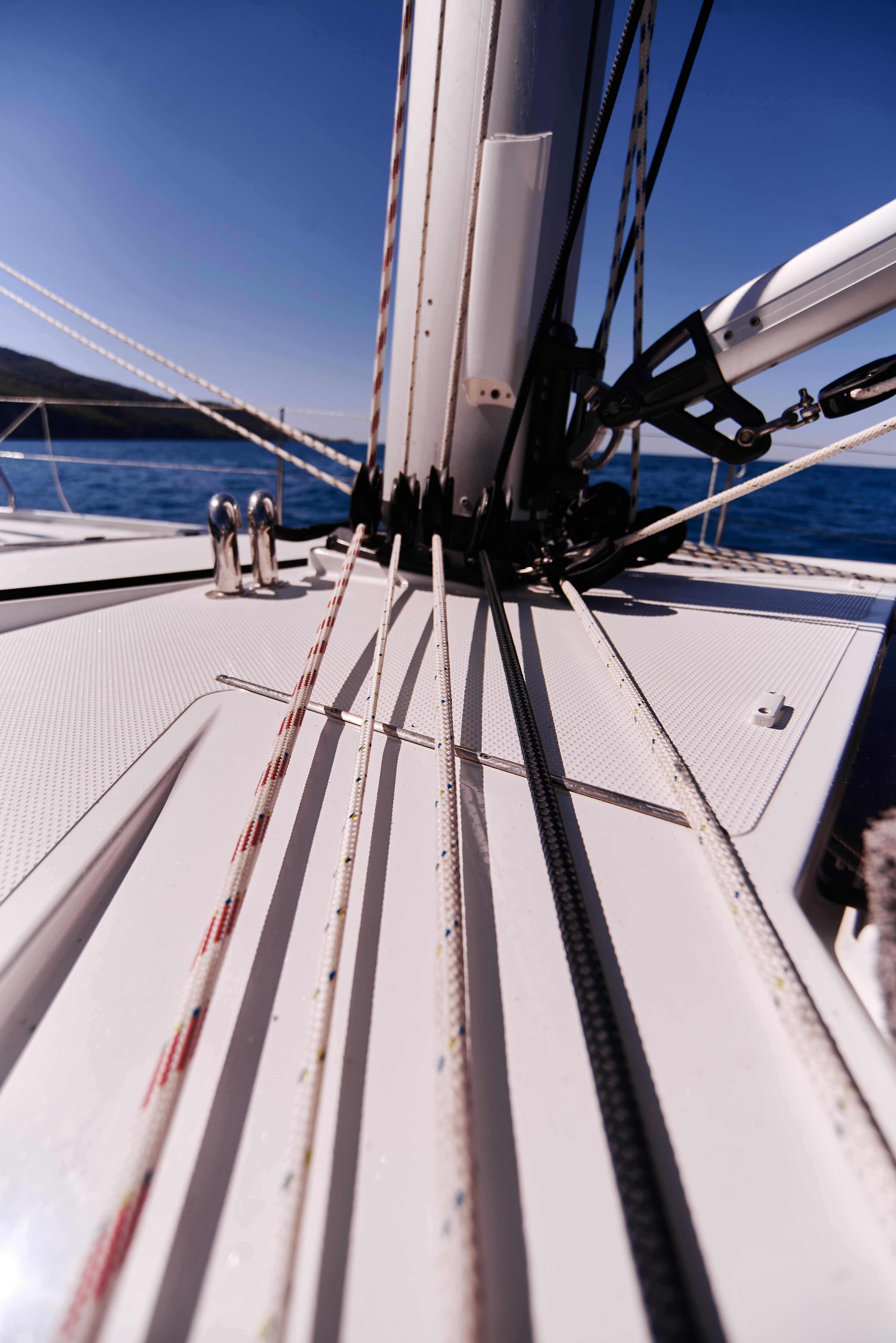 Sailboat rigging and lines are shown. photo – Free Travel Image on Unsplash