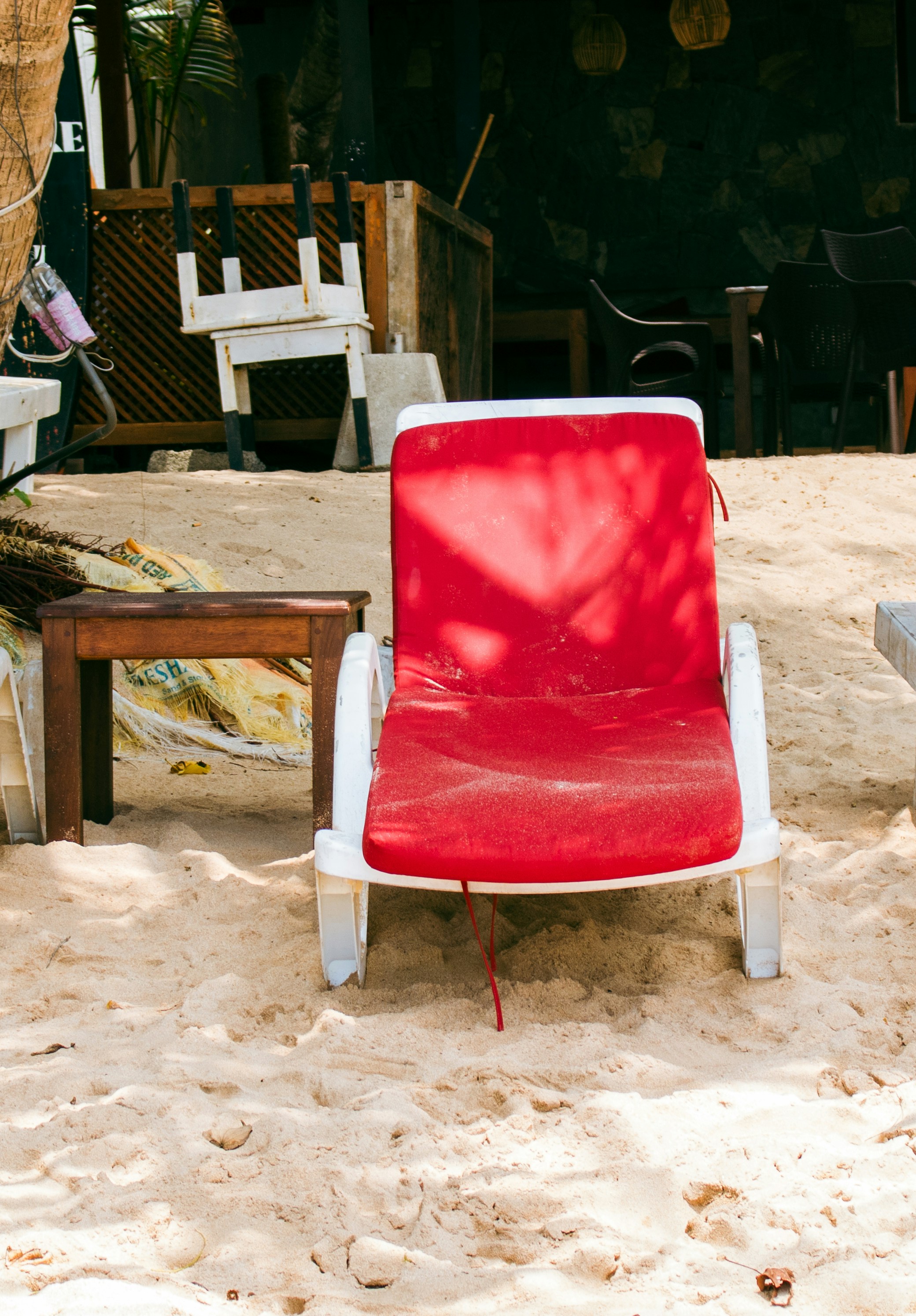 Scarlet Beach Chair Anchors a Quiet Shoreline Moment