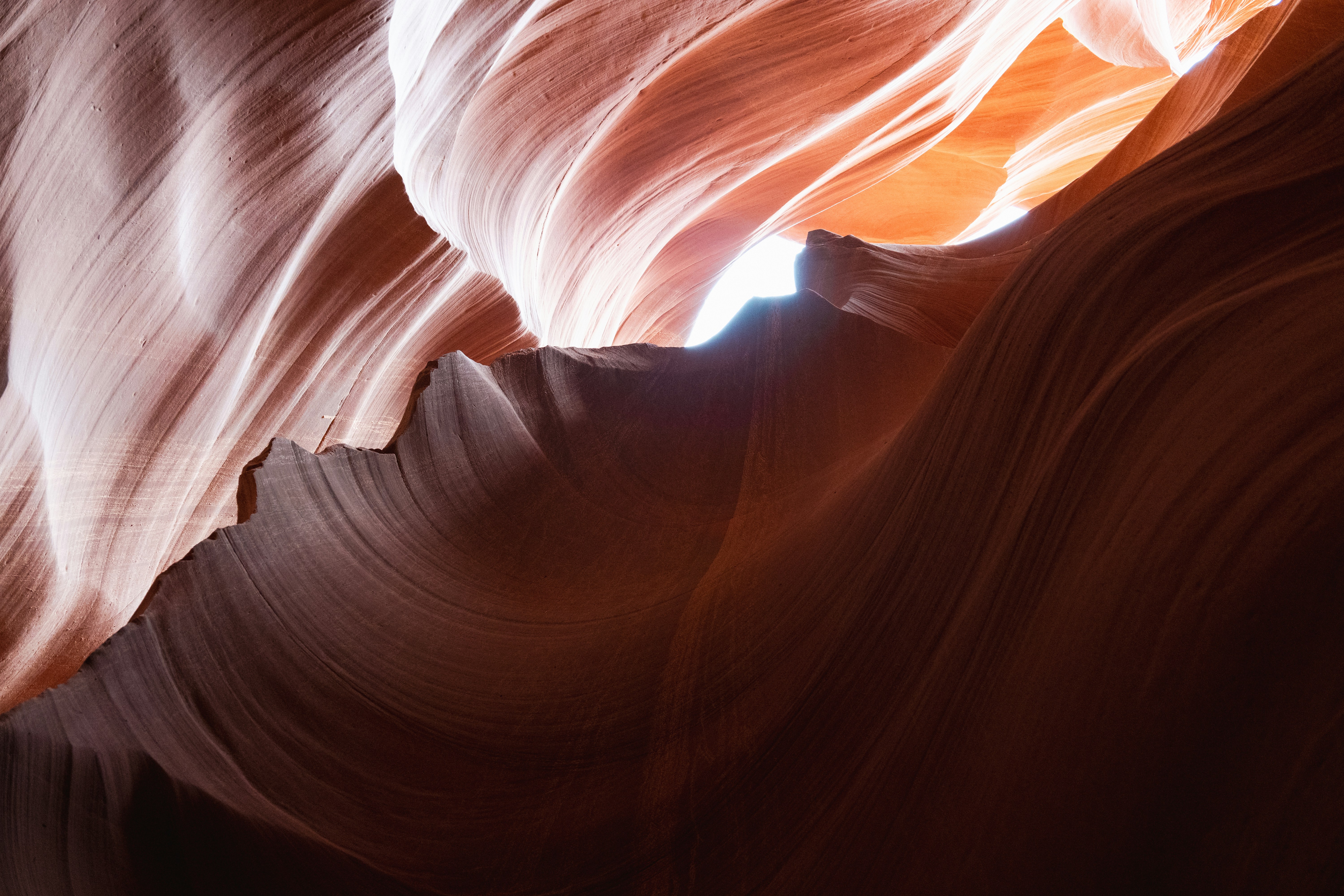 Sandstone canyon walls create beautiful natural formations. photo – Free Woman Image on Unsplash