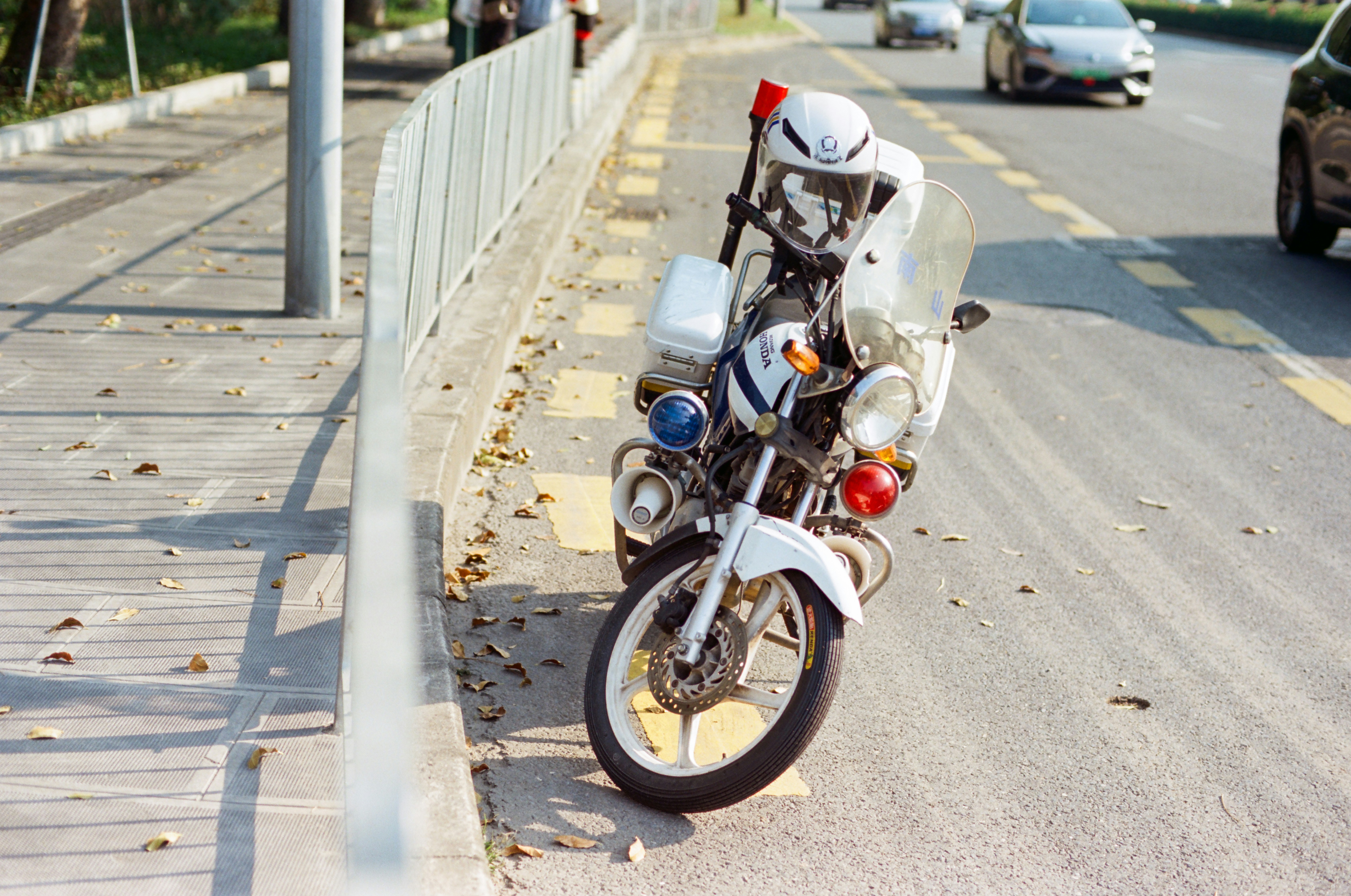 A police motorcycle parked on the sidewalk. photo – Free Car Image on ...