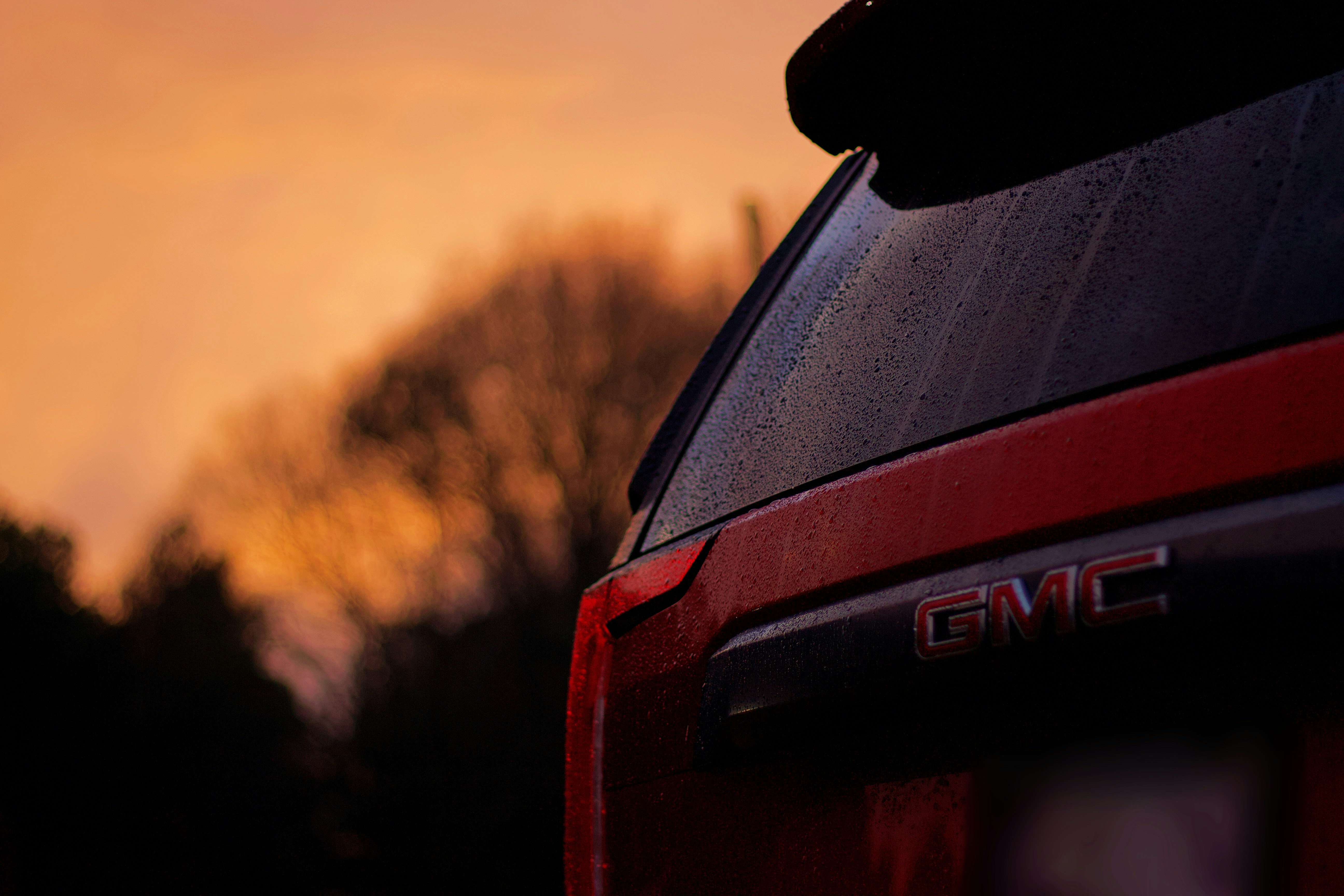 A red gmc suv in an evening setting. photo – Free Car Image on Unsplash