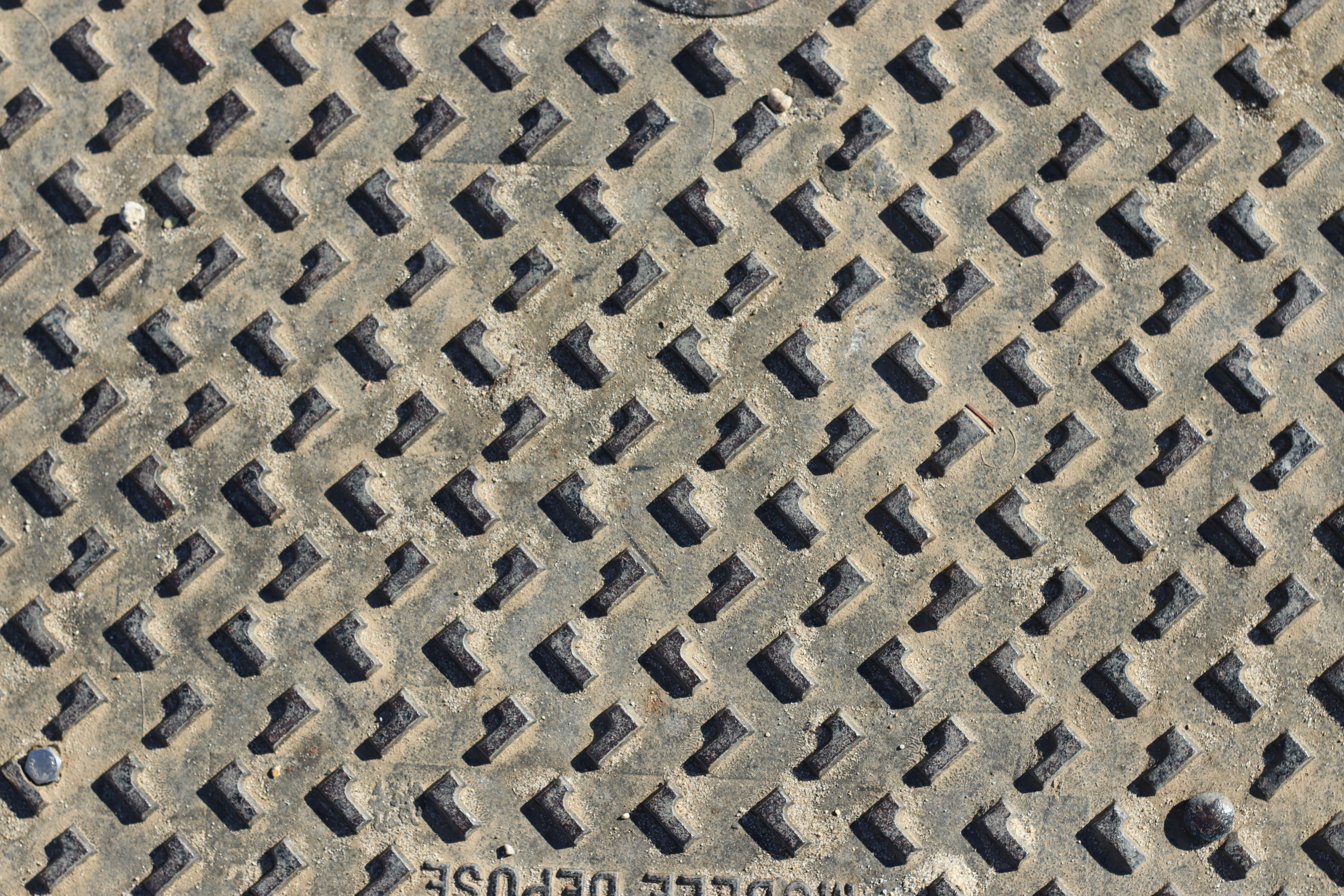 Lattice in Focus: Macro Portrait of a Weathered Diamond-Grate Surface