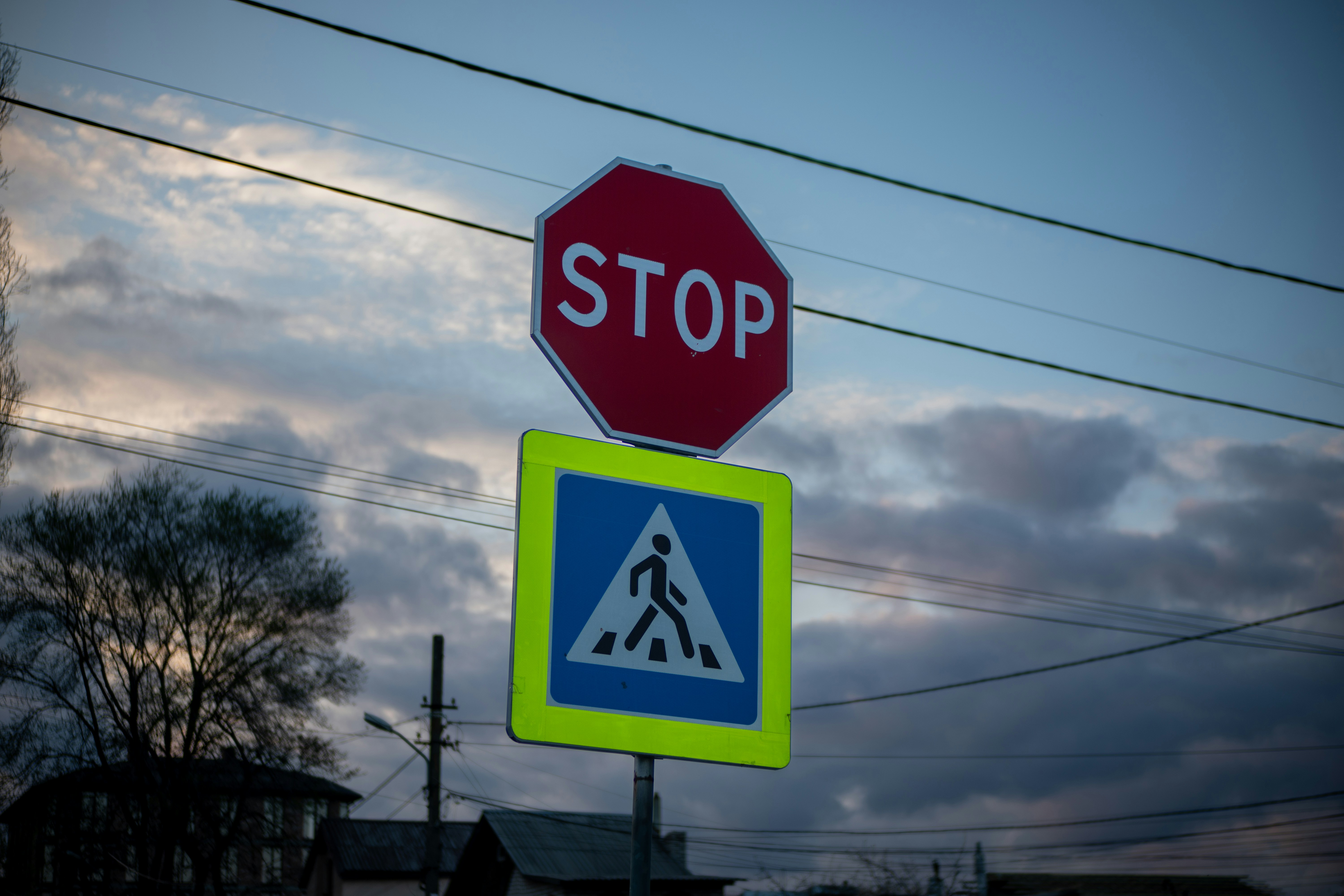 Stop sign above a crosswalk sign. photo – Free Wallpaper Image on Unsplash