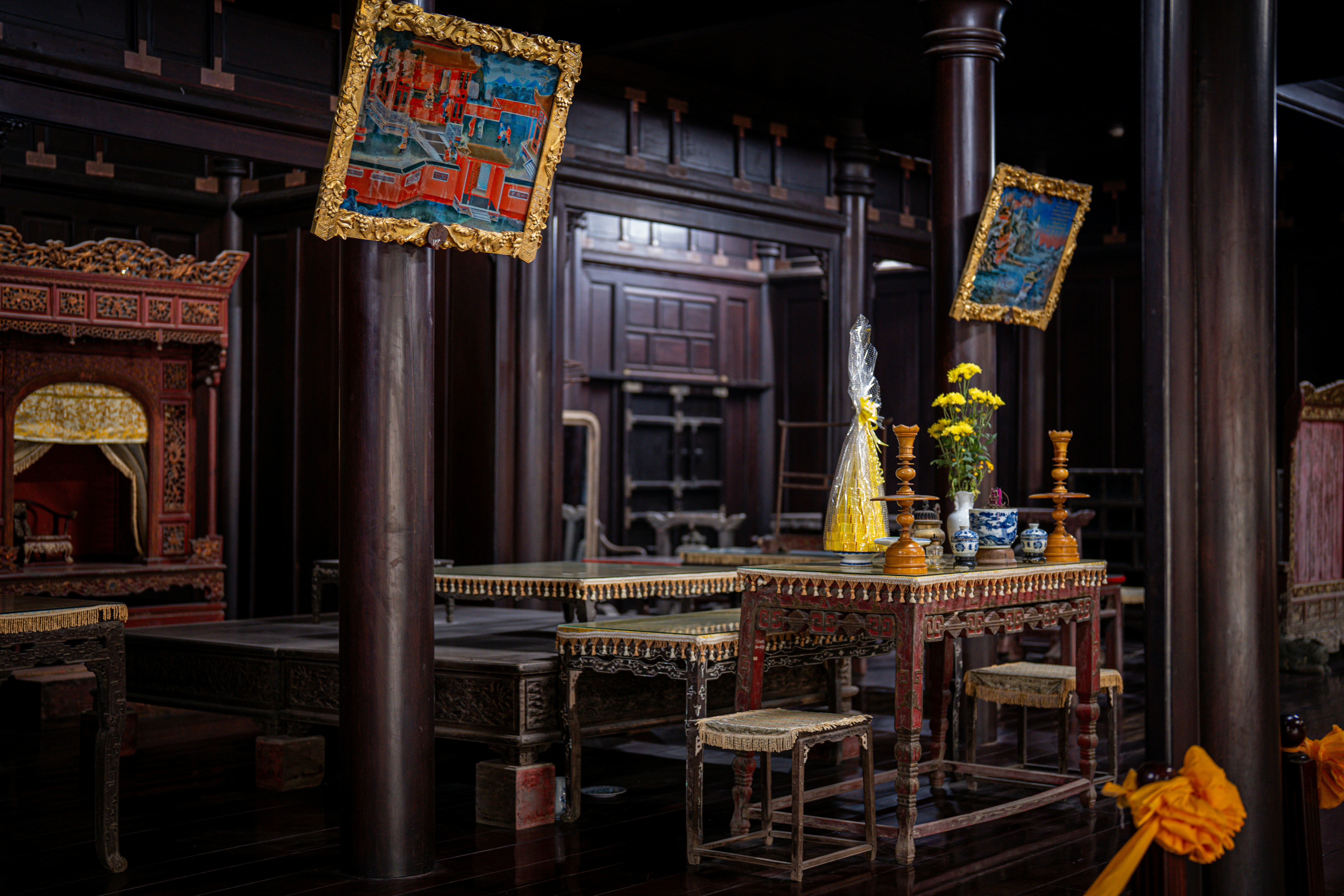 Inside of an intricately decorated antique wooden room. photo – Free ...