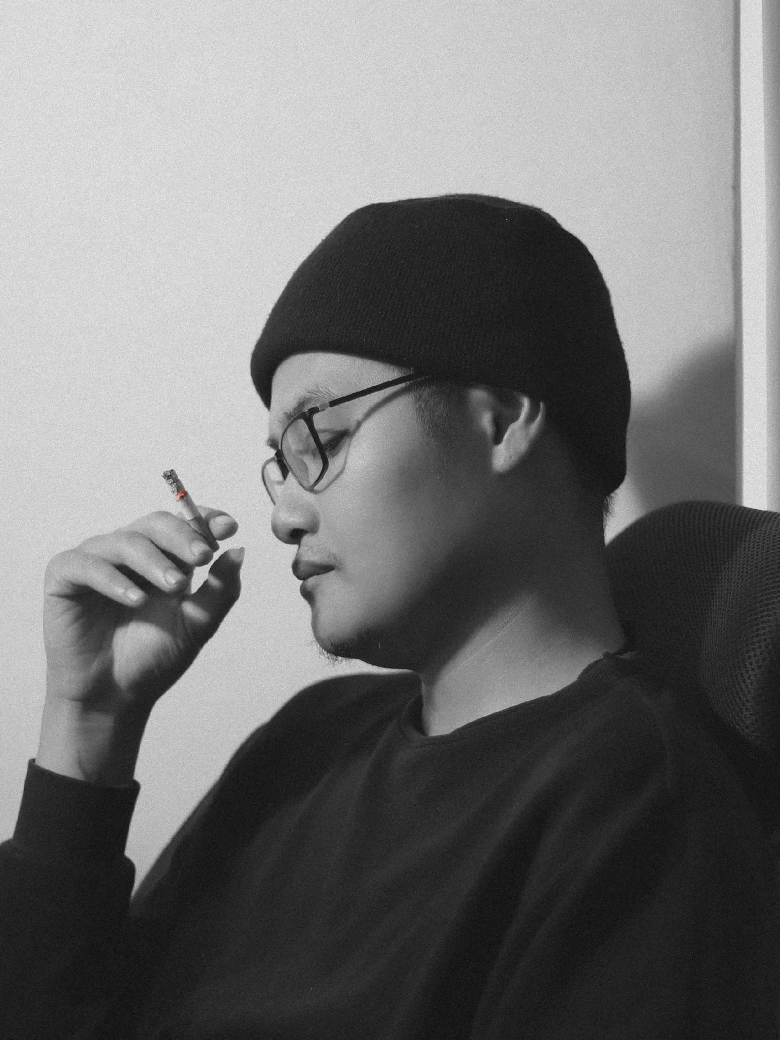 Man in beanie smokes a cigarette. photo – Free Portrait Image on Unsplash