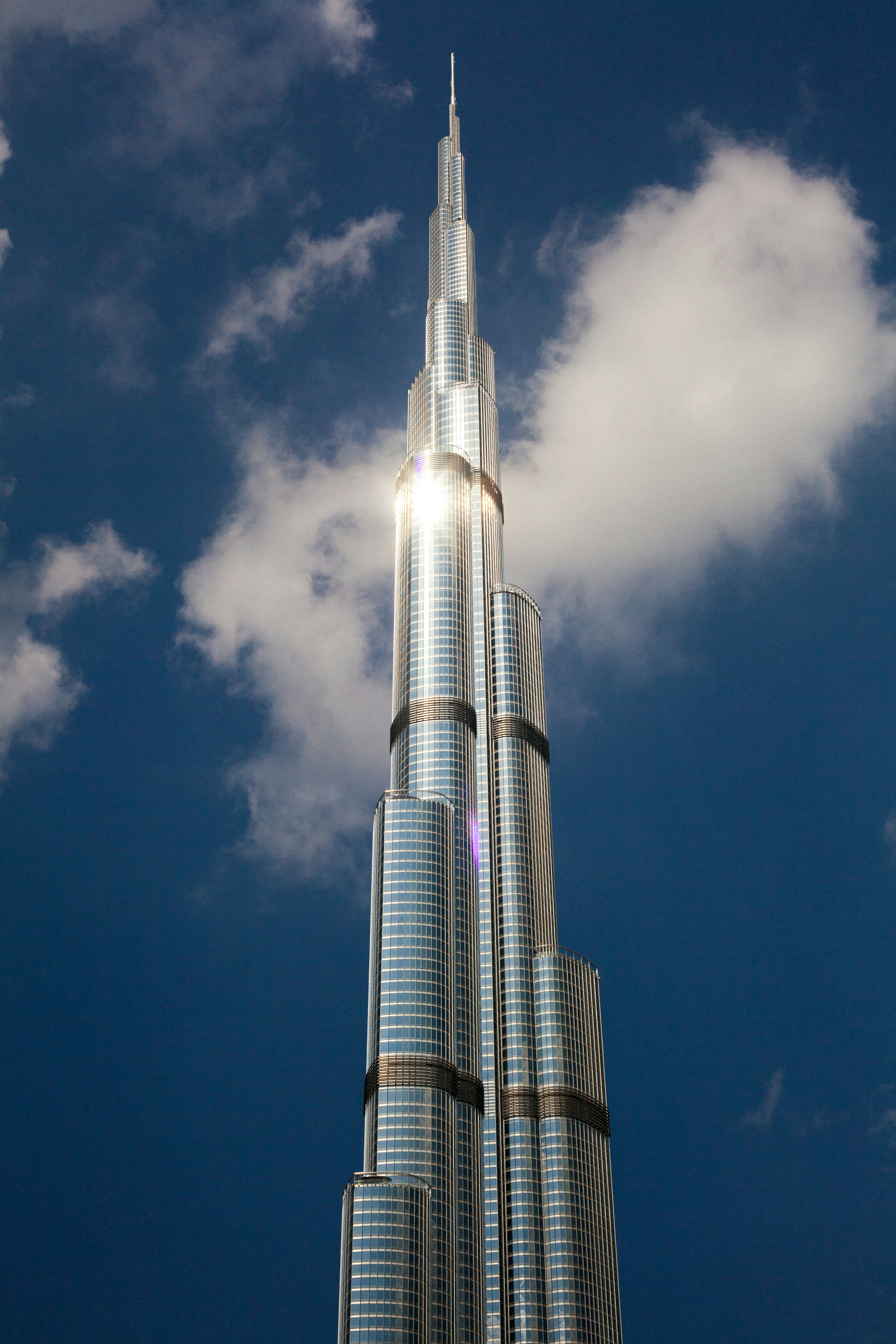 Burj khalifa shines under a bright, blue sky. photo – Free City Image ...