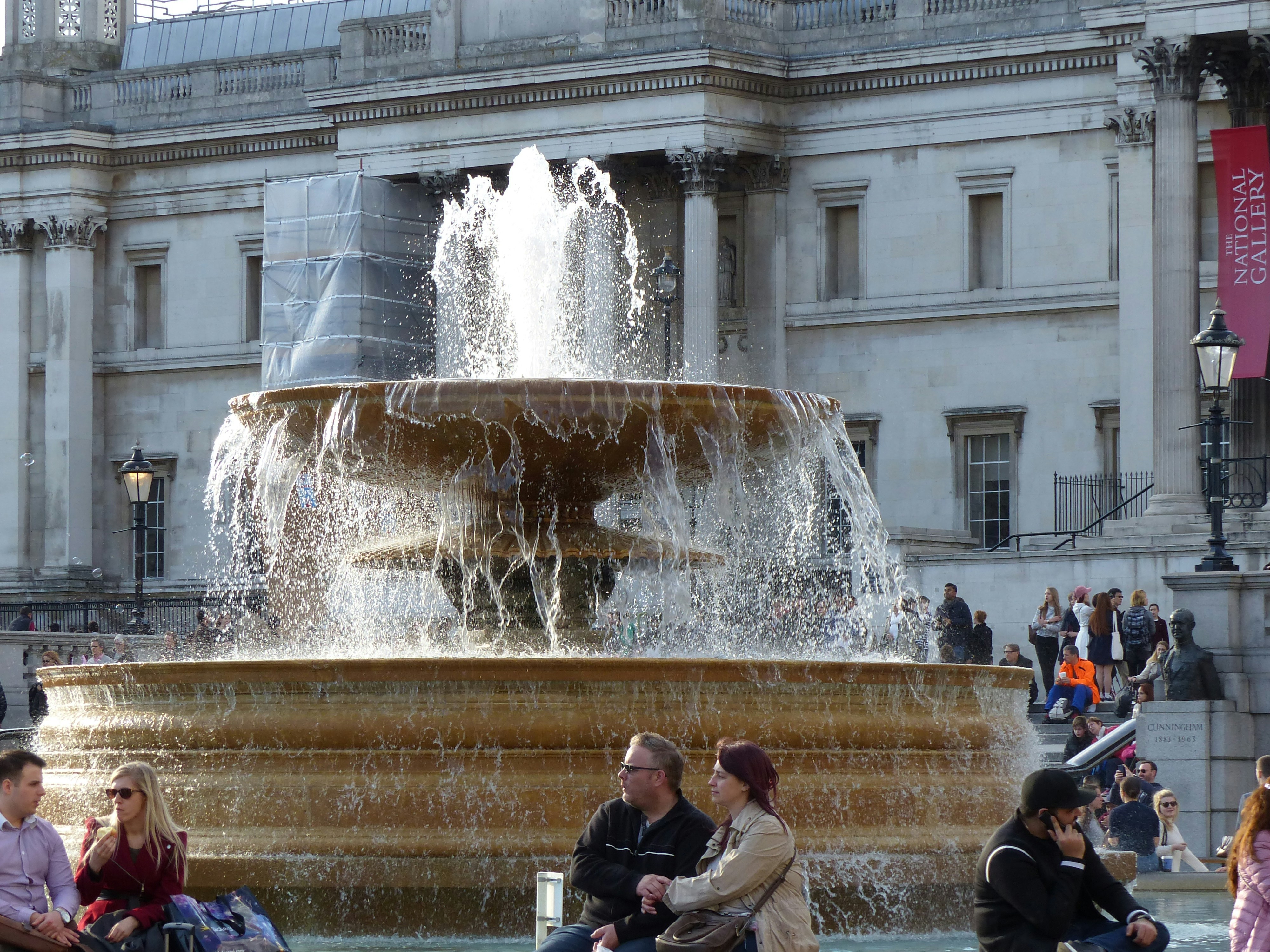 Urban Oasis: Fountain Moments