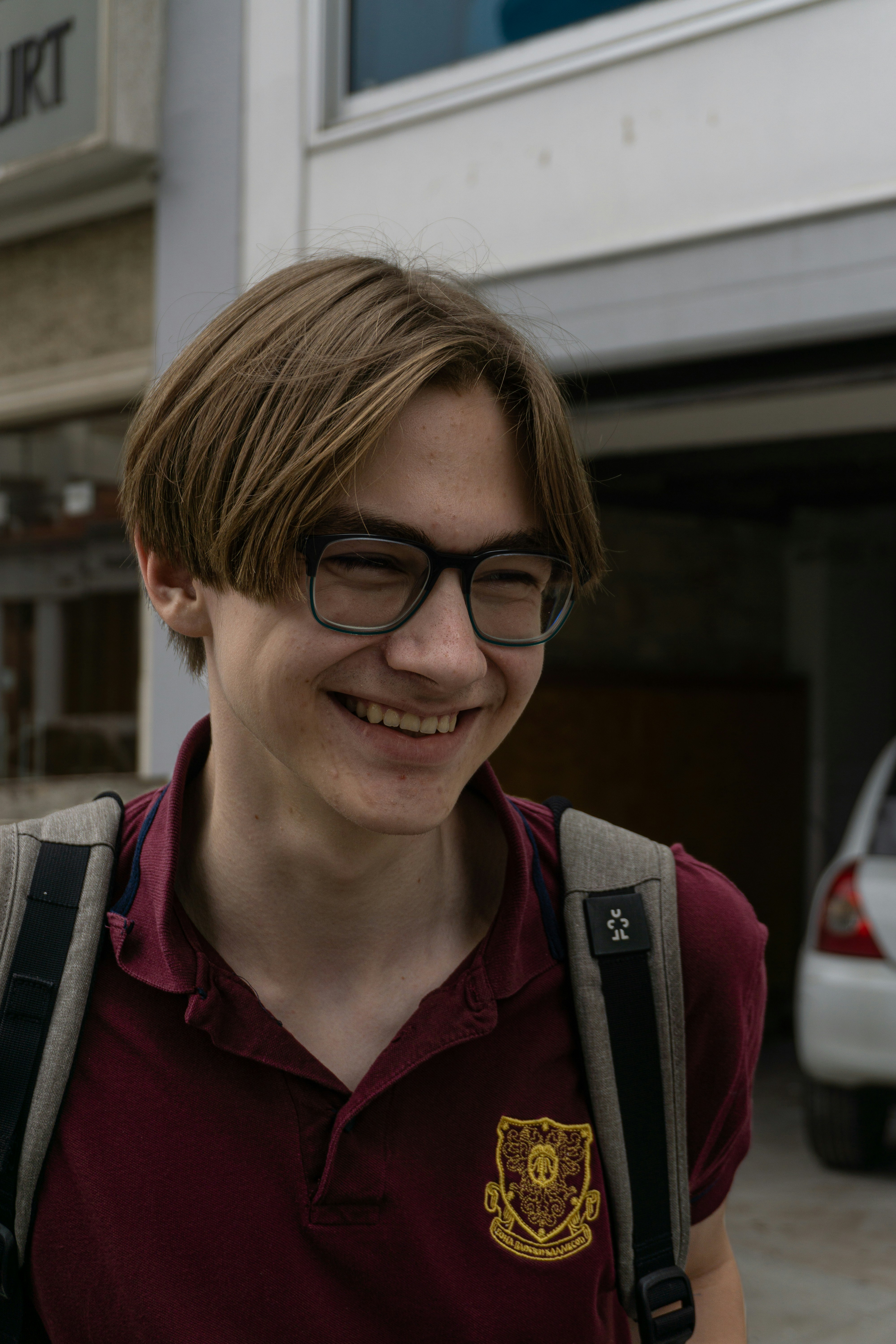 Happy student smiling with backpack and glasses. photo – Free Woman ...