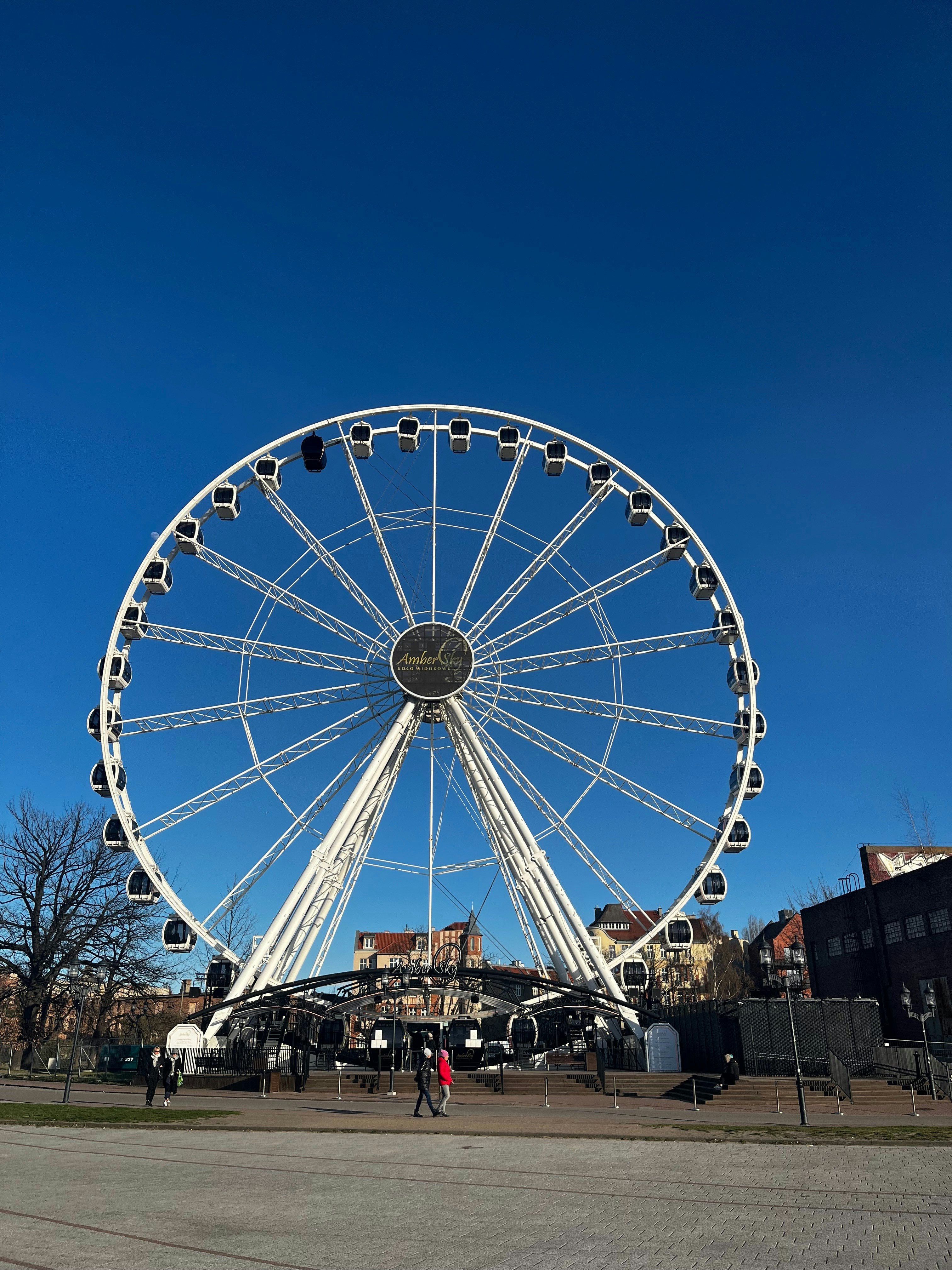A large ferris wheel stands against a blue sky. photo – Free Human ...