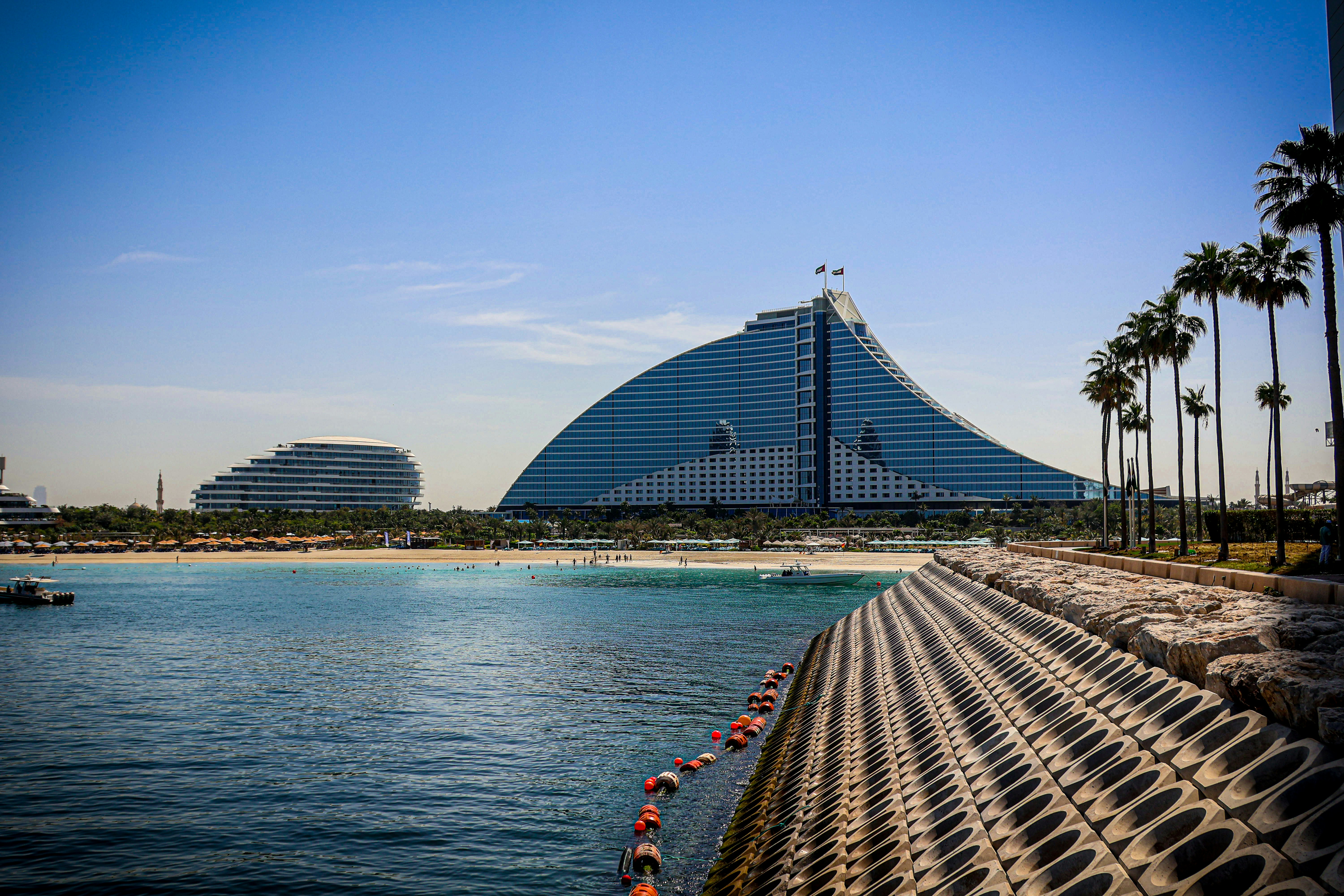 Curved Resort on the Waterfront: A Coastal Vista with Modern Architecture