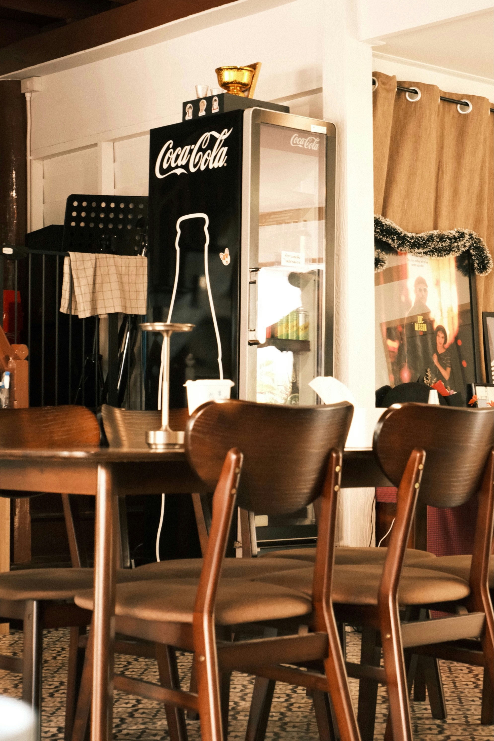 Retro Café Focal: The Coca-Cola Fridge Anchoring a Quiet Corner