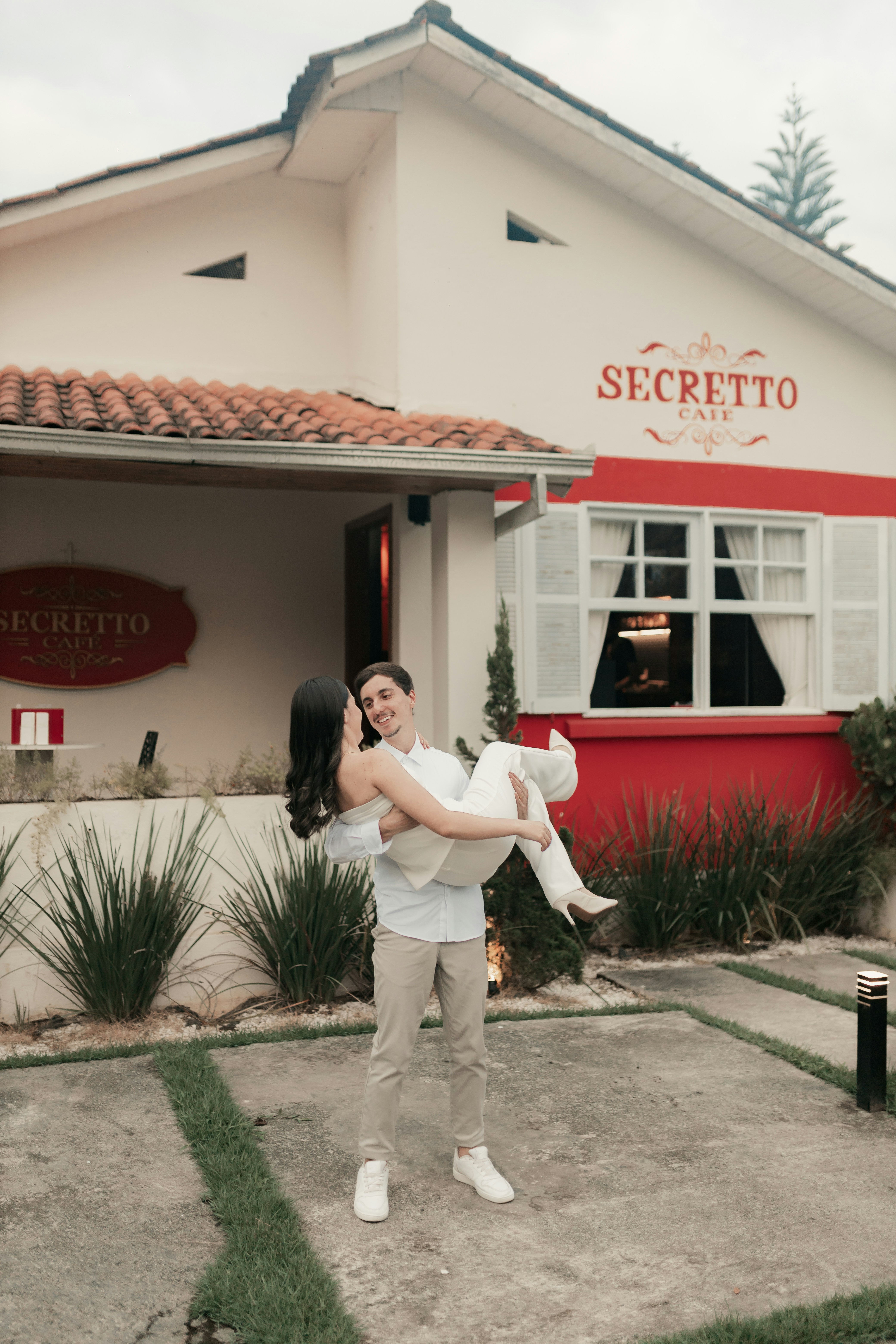 Joyful Embrace at Secreto Café