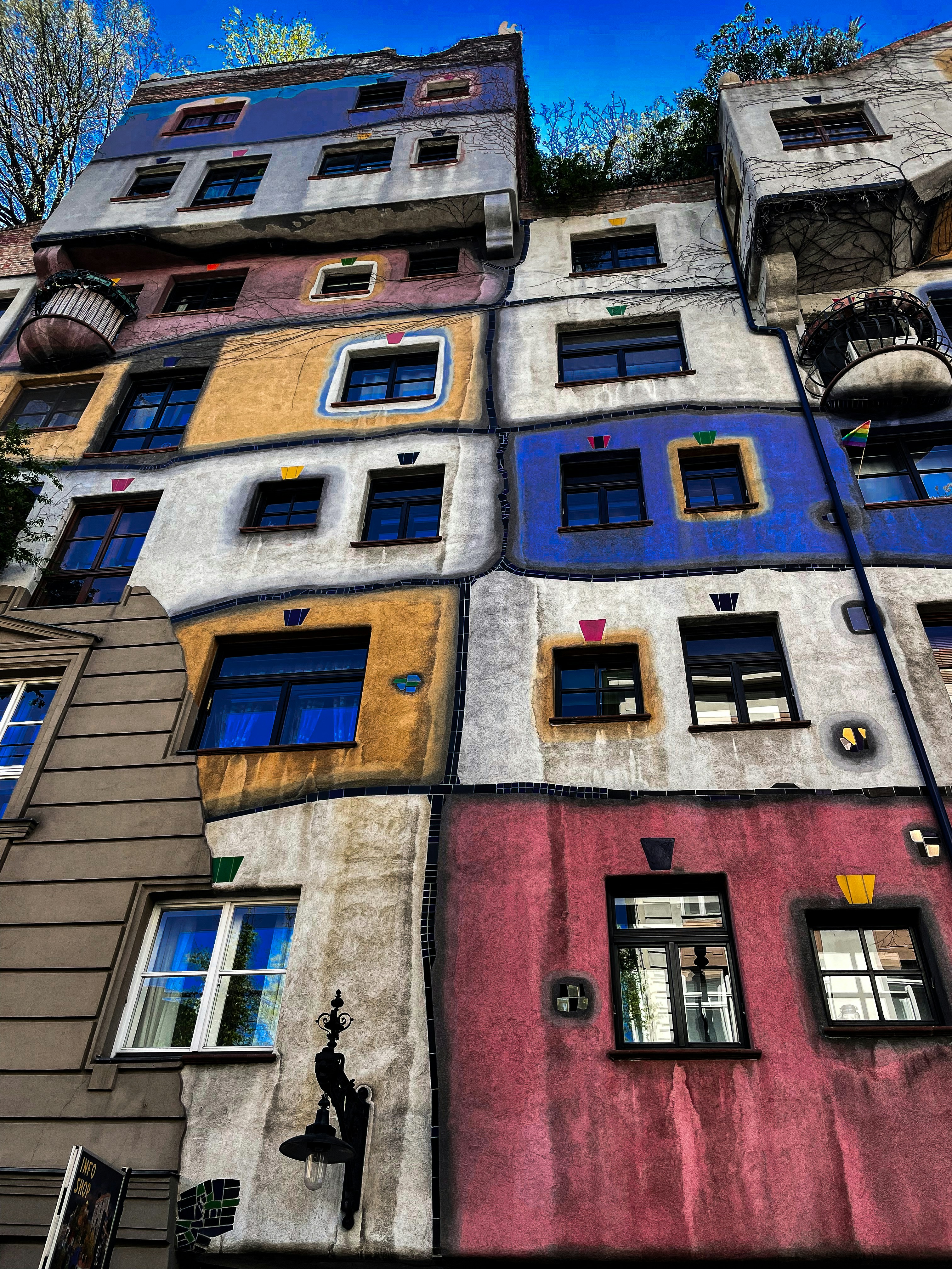 An eclectic building displays a multitude of colors. photo – Free ...