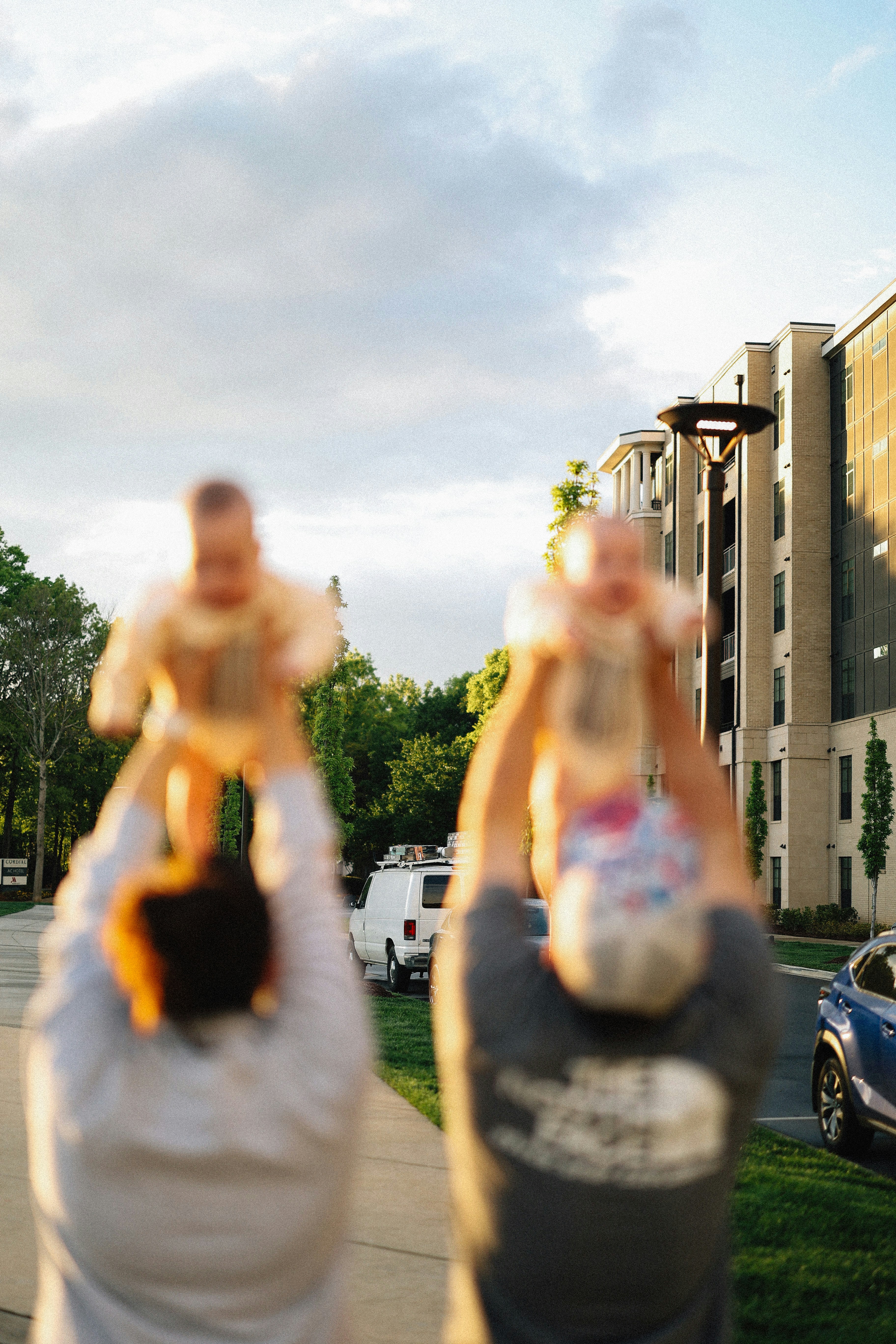 Parents Raise Distantly: Blurred Joy in a Sunset Campus