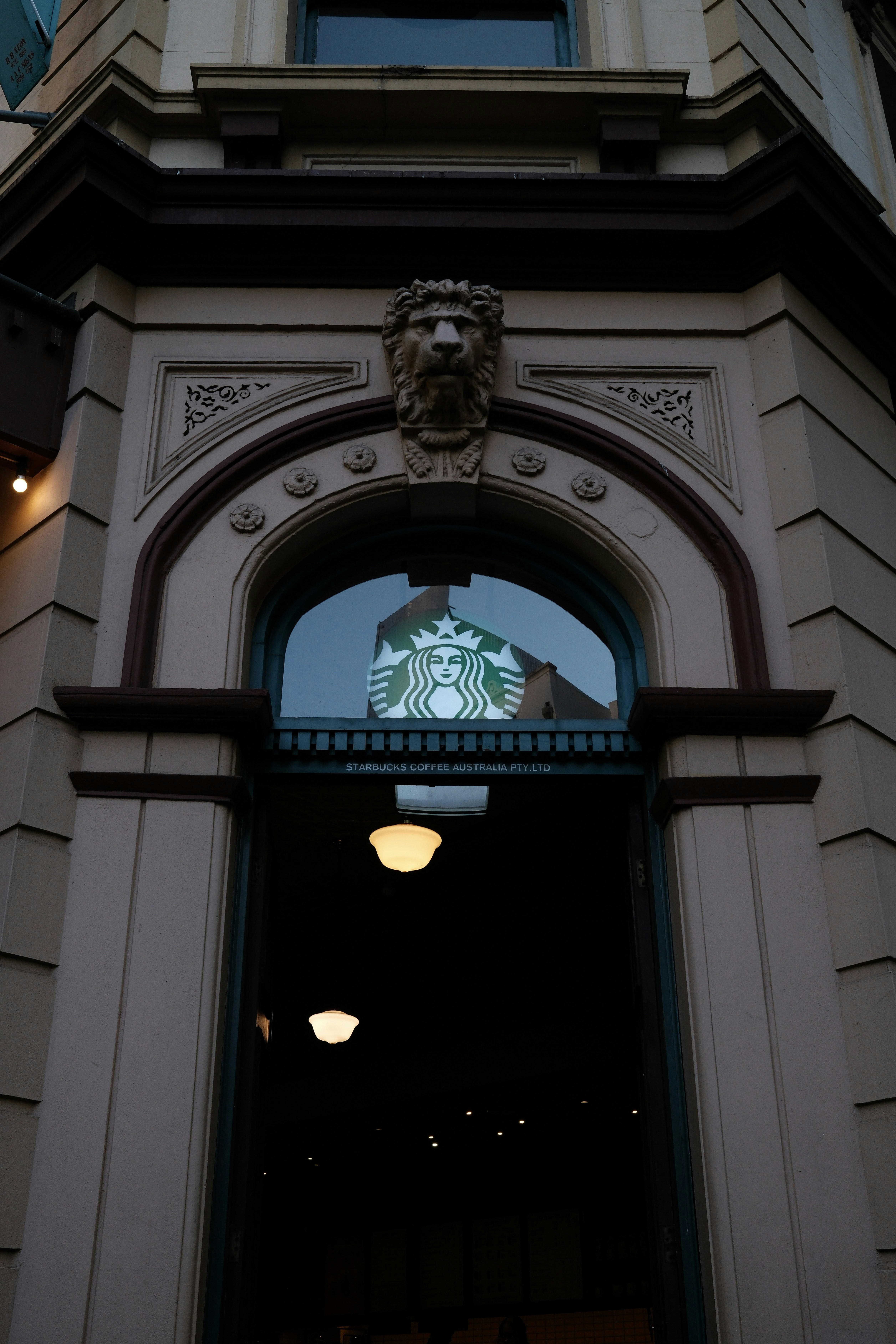 Starbucks entrance is framed by a decorative arch. photo – Free ...