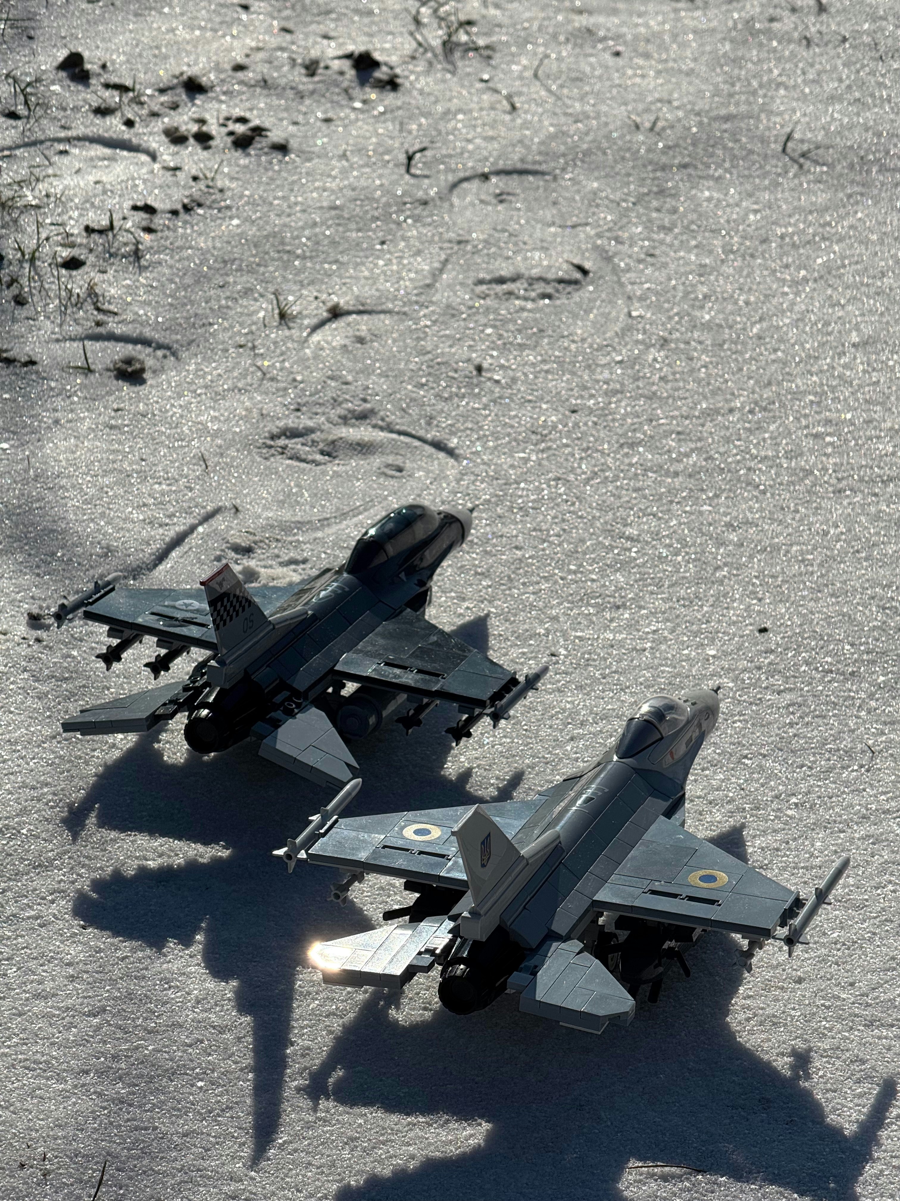 Ukrainian F-16, snow falcon