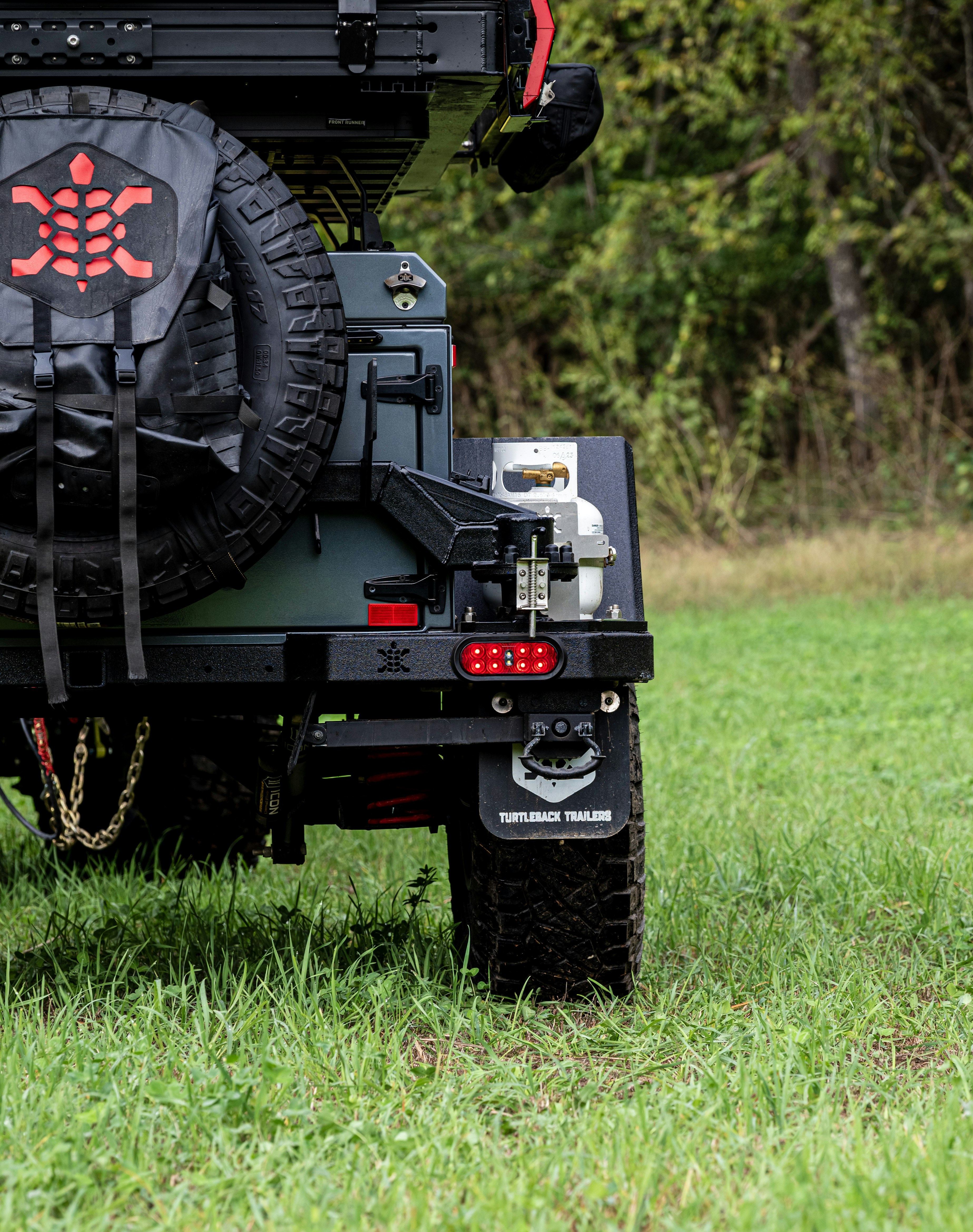A rugged off-road trailer is parked in the grass. photo – Free Grass ...