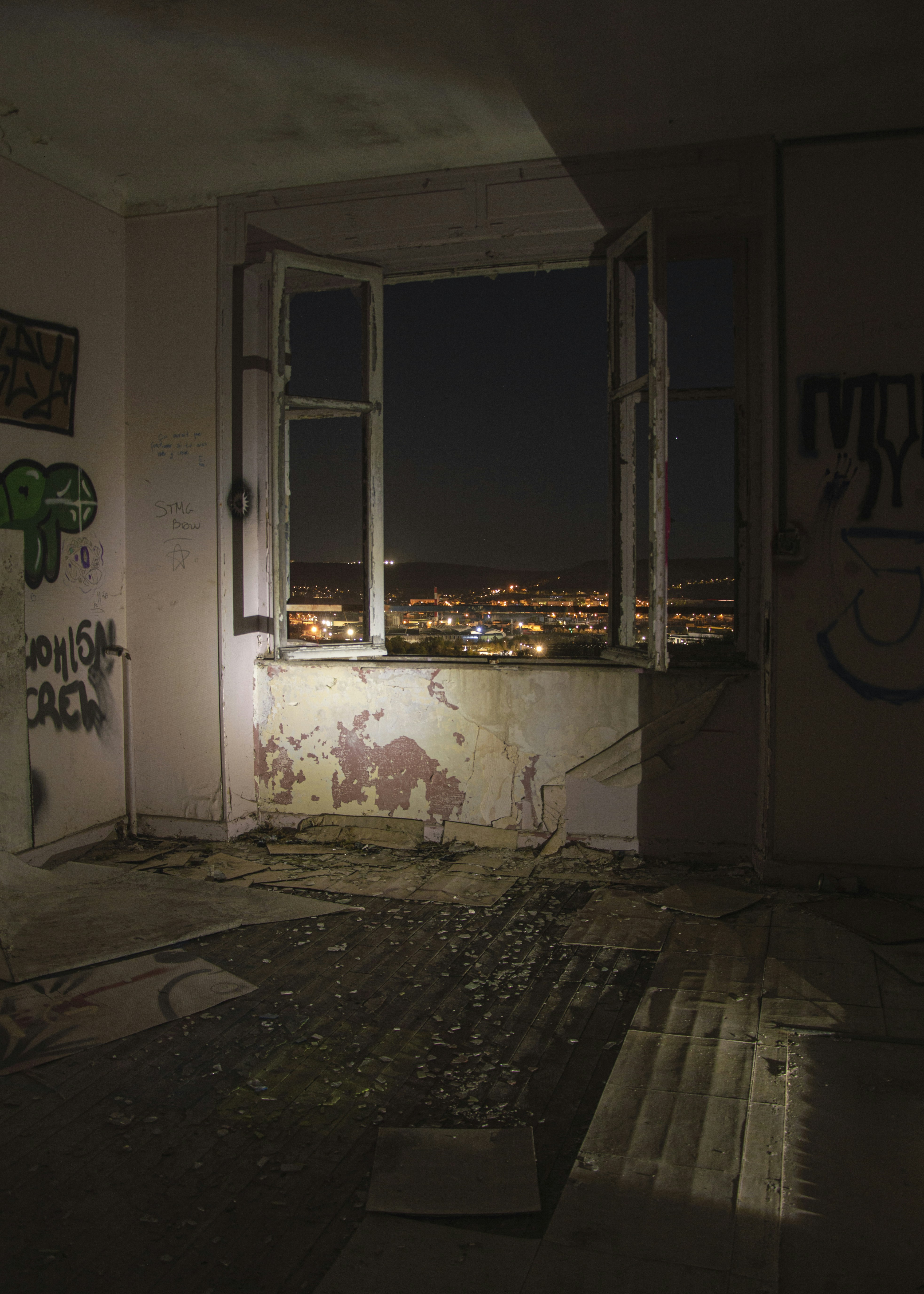45,628+ Urban Exploration Pictures | Download Free Images on Unsplash