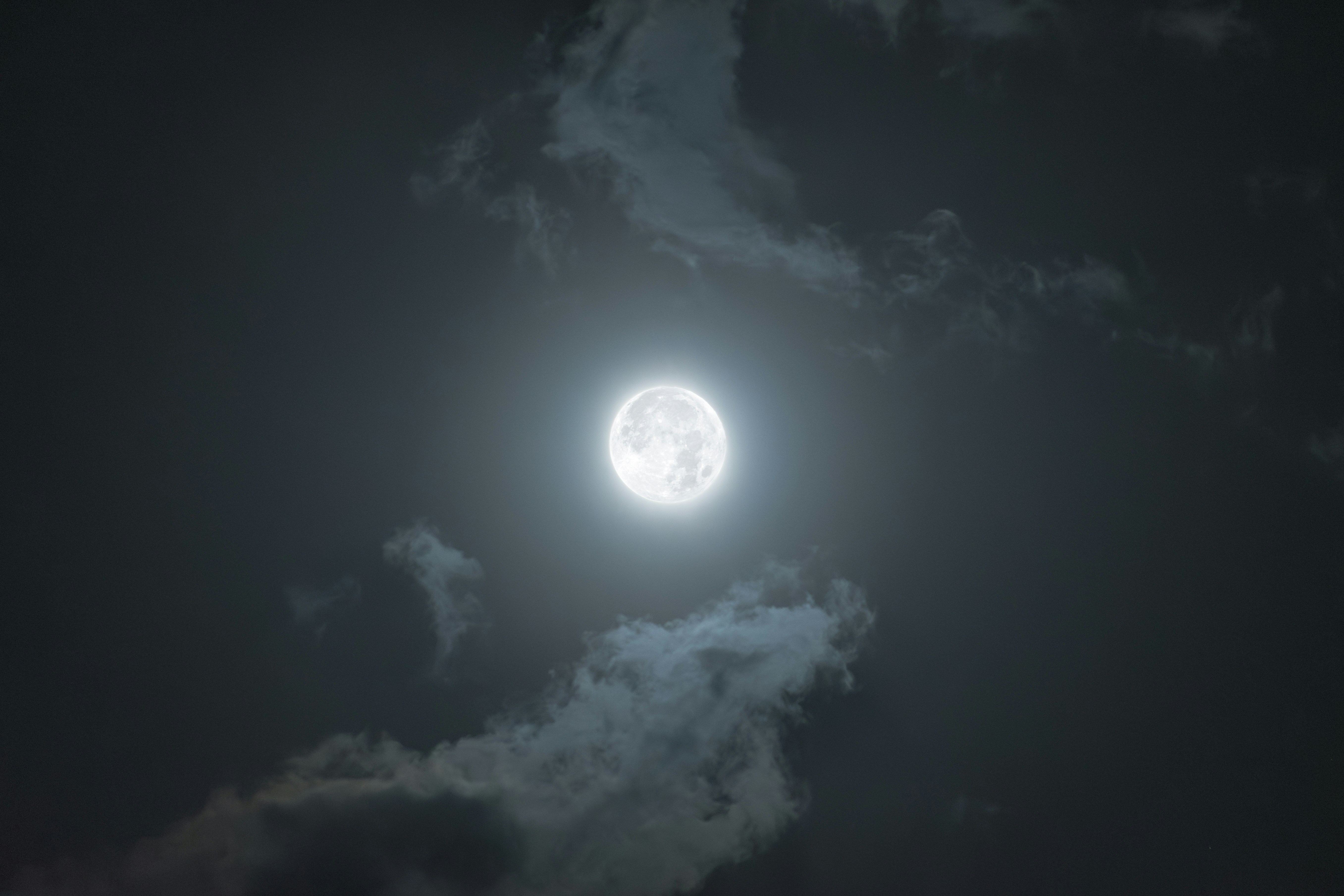 The full moon shines brightly through the clouds. photo – Free Moon ...