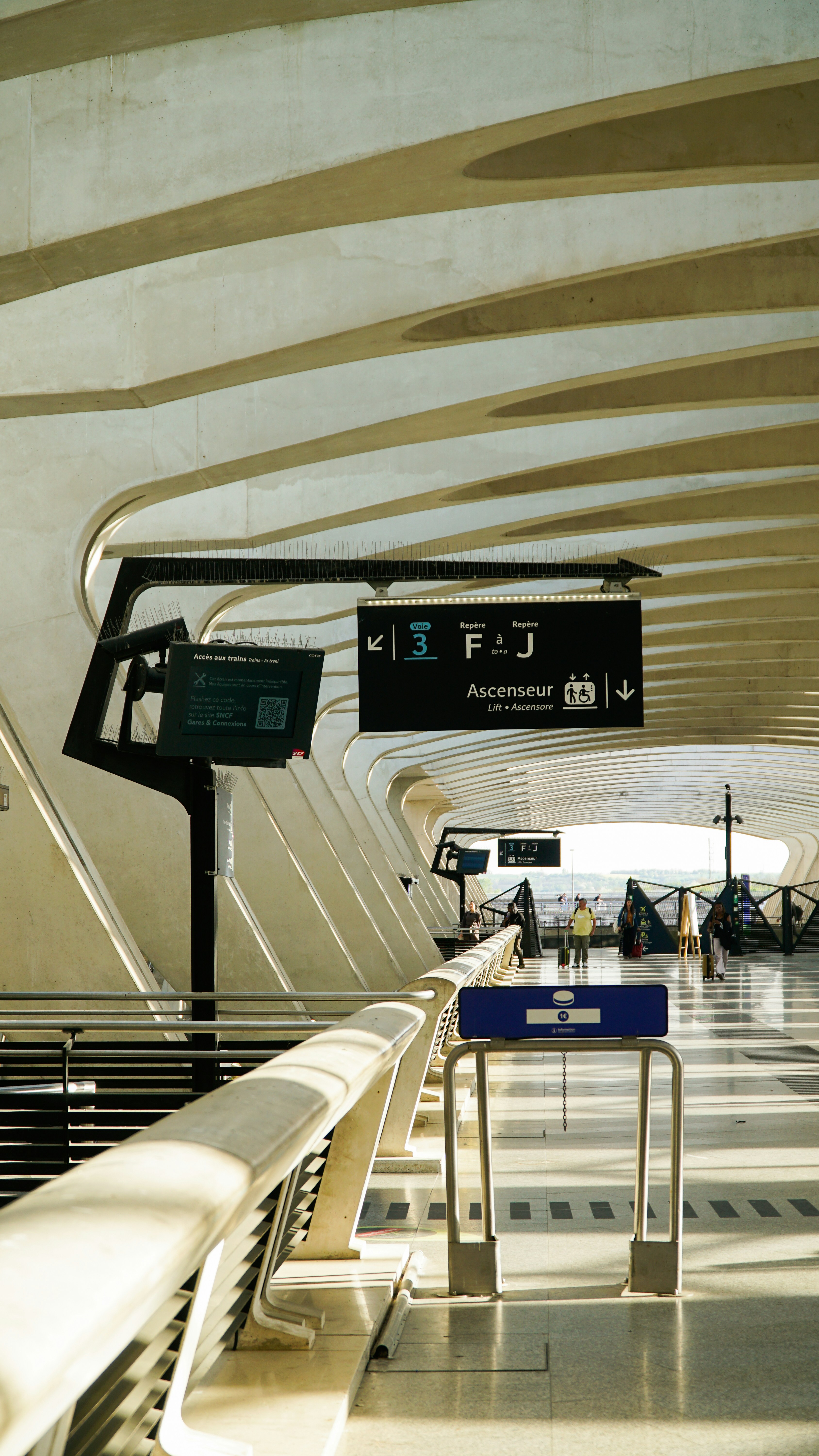 Arcade of Light: Curved Ceilings and Signage in a Transit Atrium