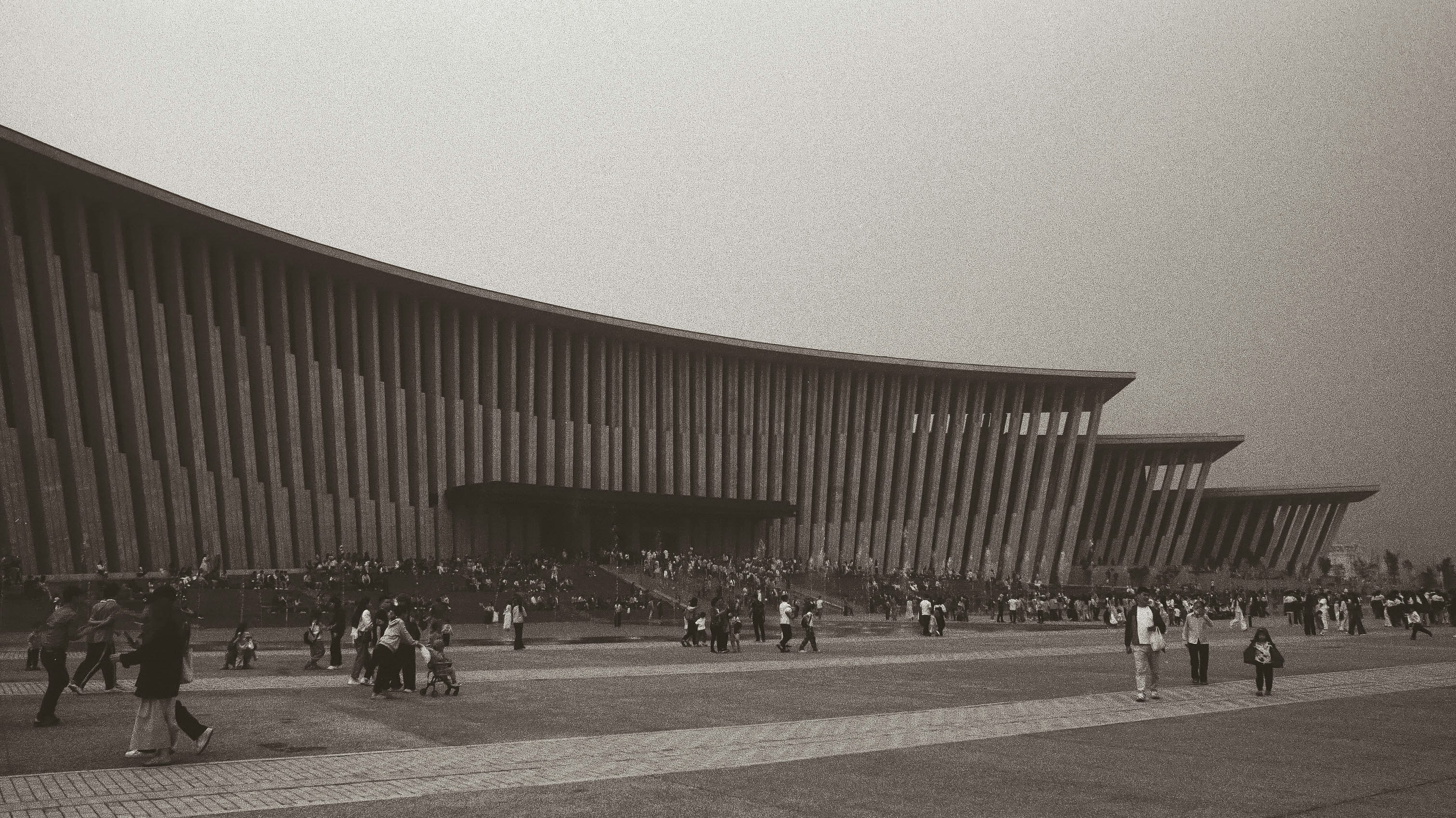 A modern building with a wavy roof. photo – Free Human Image on Unsplash
