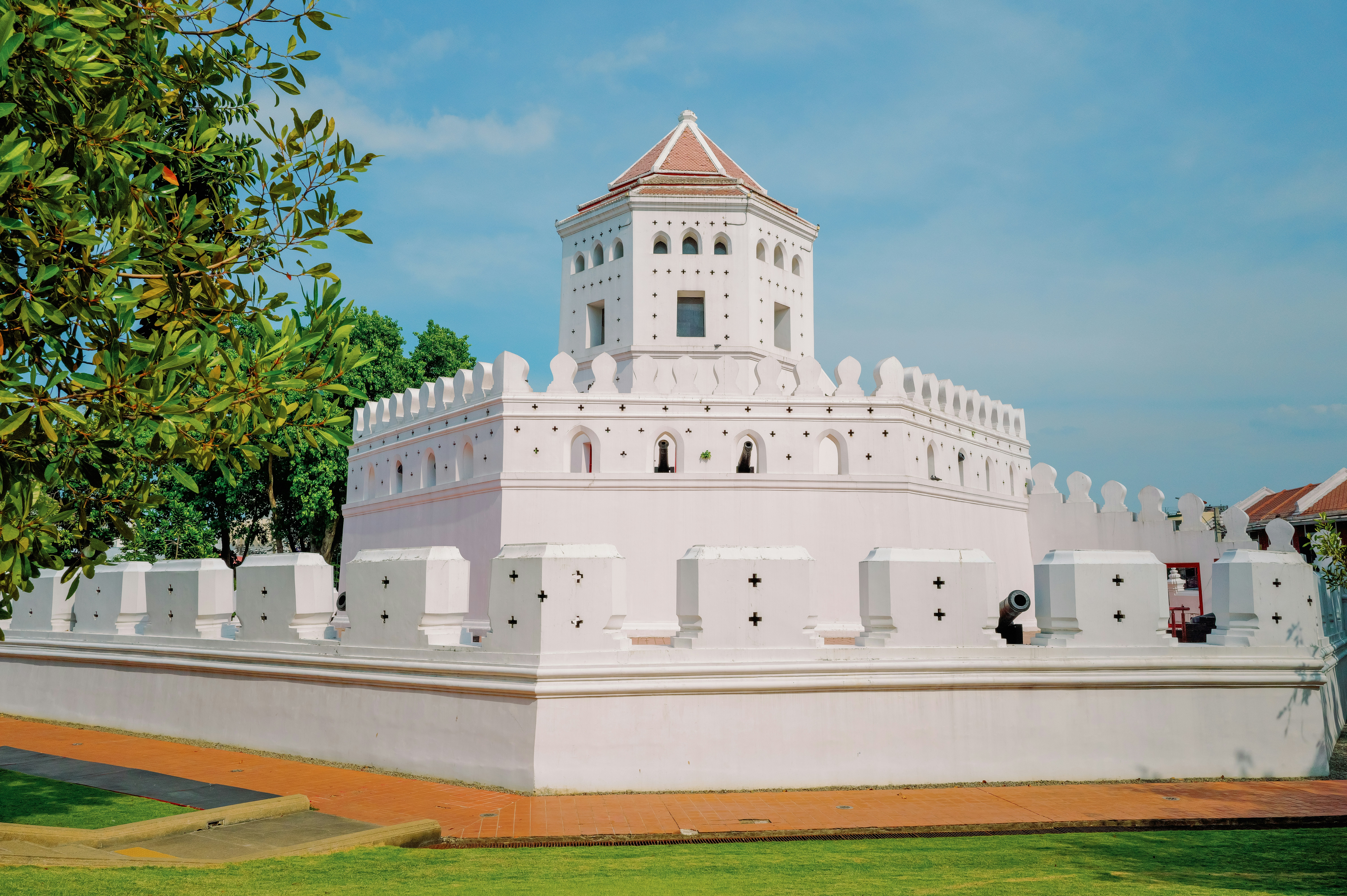 A white fort stands tall on a green lawn. photo – Free Building Image ...