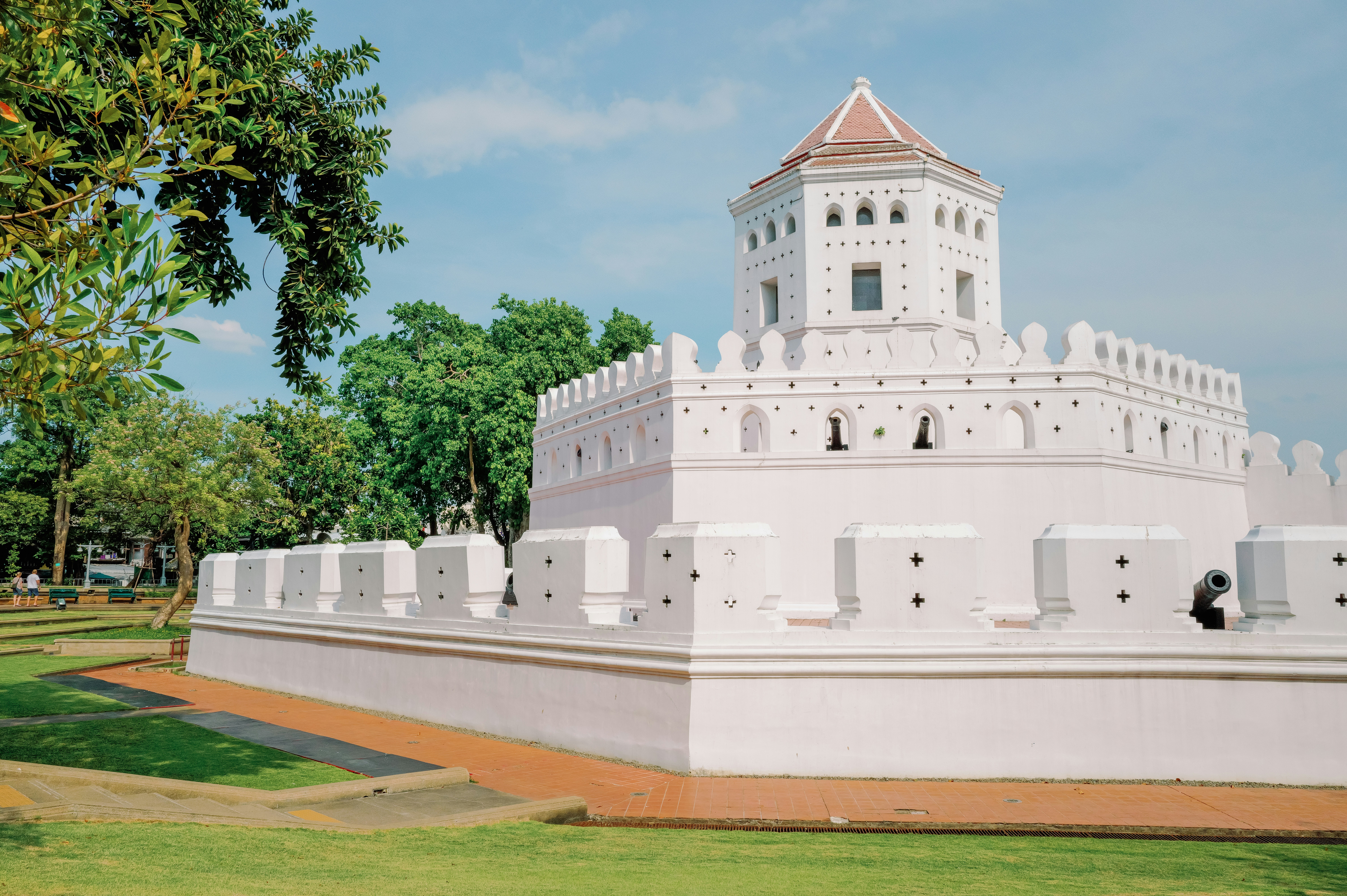 A white fortress stands on a sunny day. photo – Free Building Image on ...
