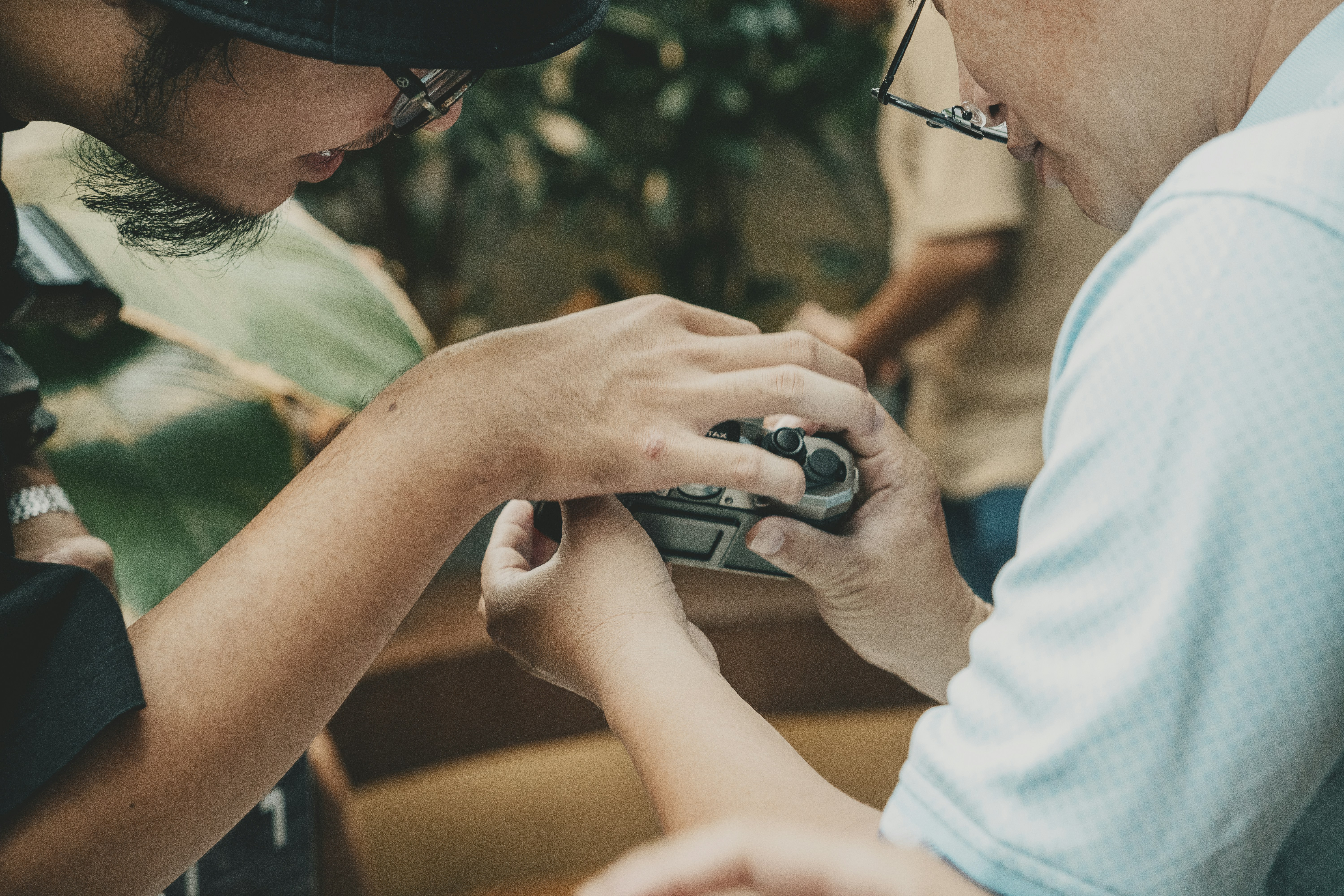 Hands-On Calibration: Two Enthusiasts Align a Compact Vintage Camera