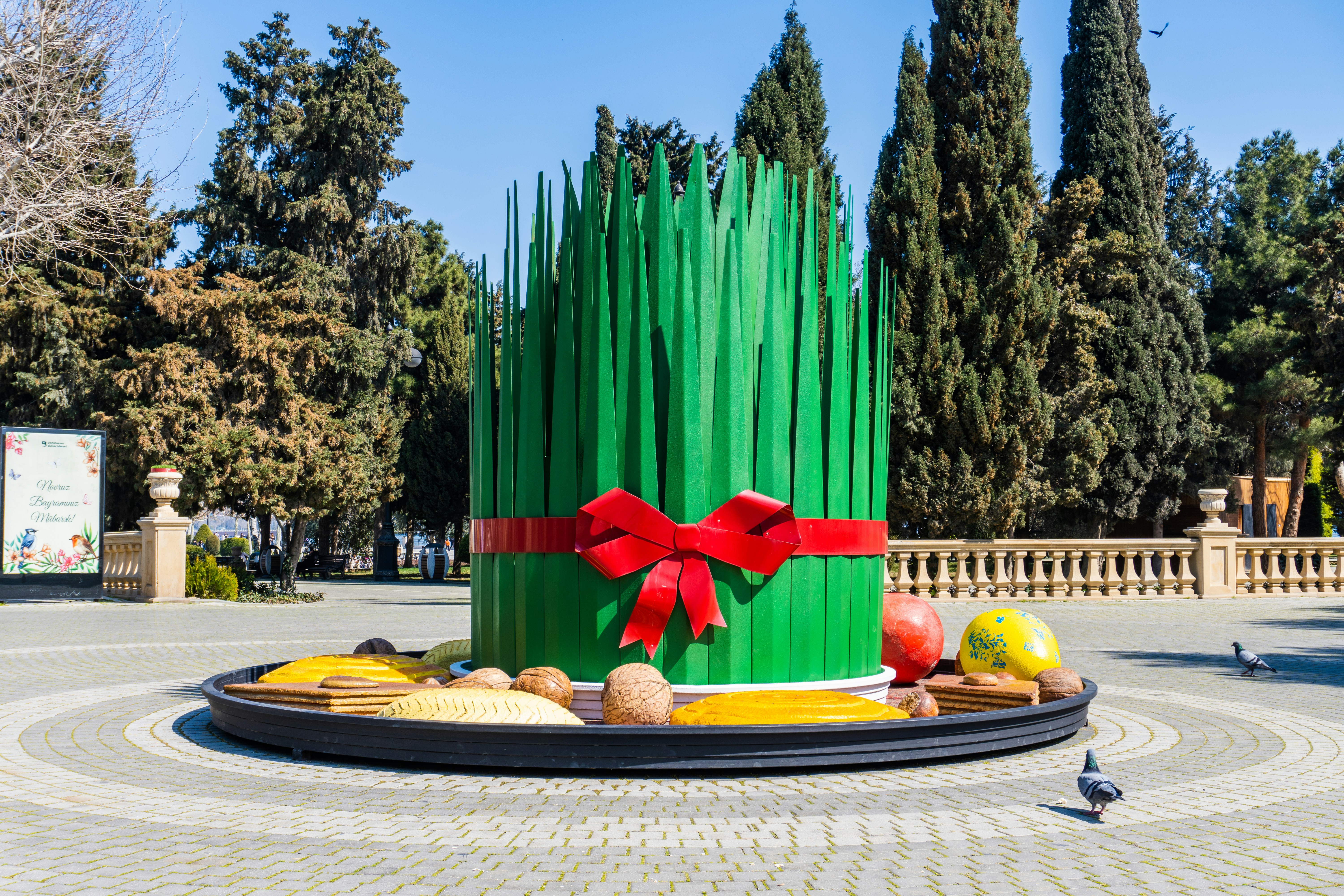 Verdant Cylinder of Giving: A Gift-Wrapped Monument at the Plaza