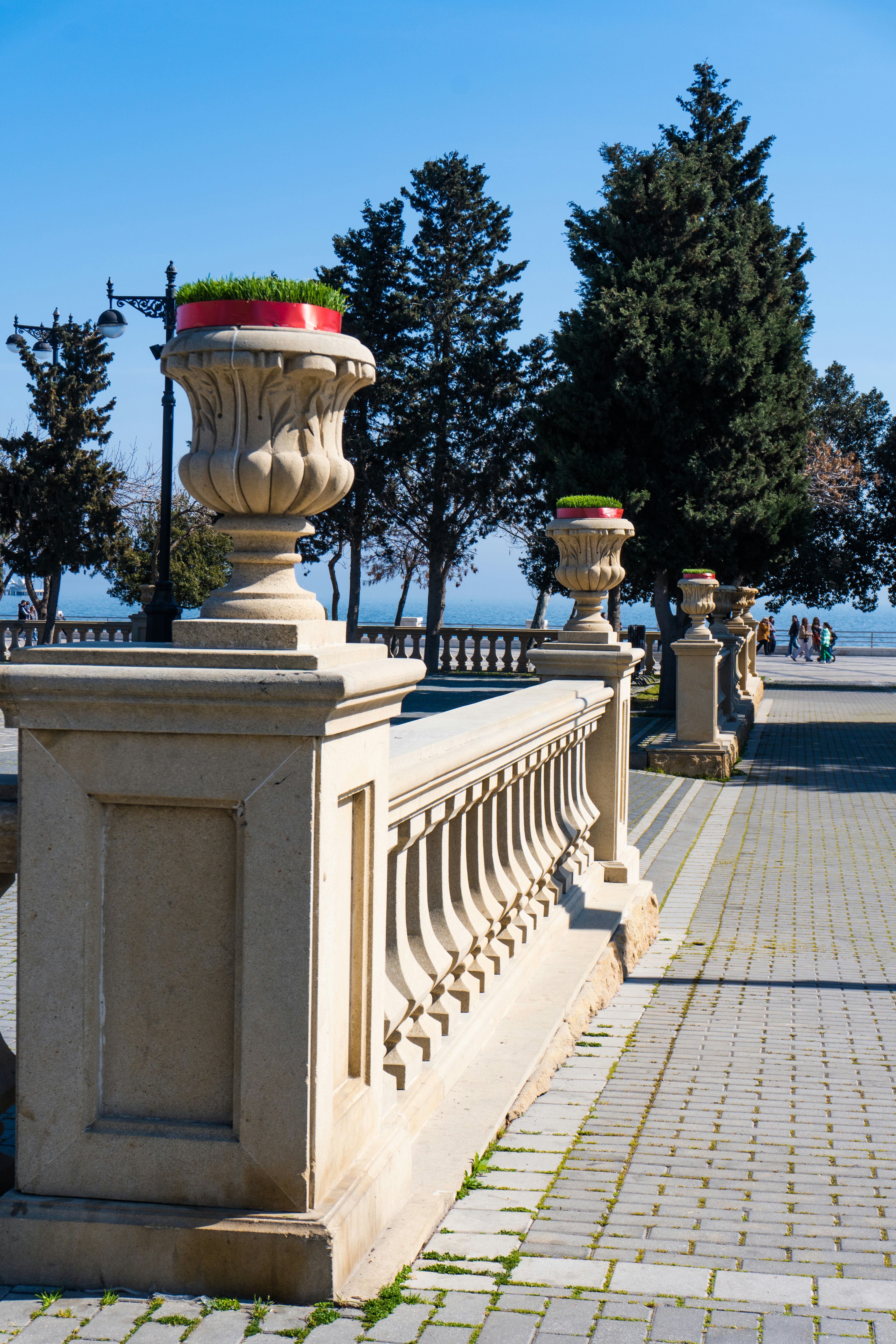 Stone balustrade with decorative urns and waterfront view. photo – Free ...