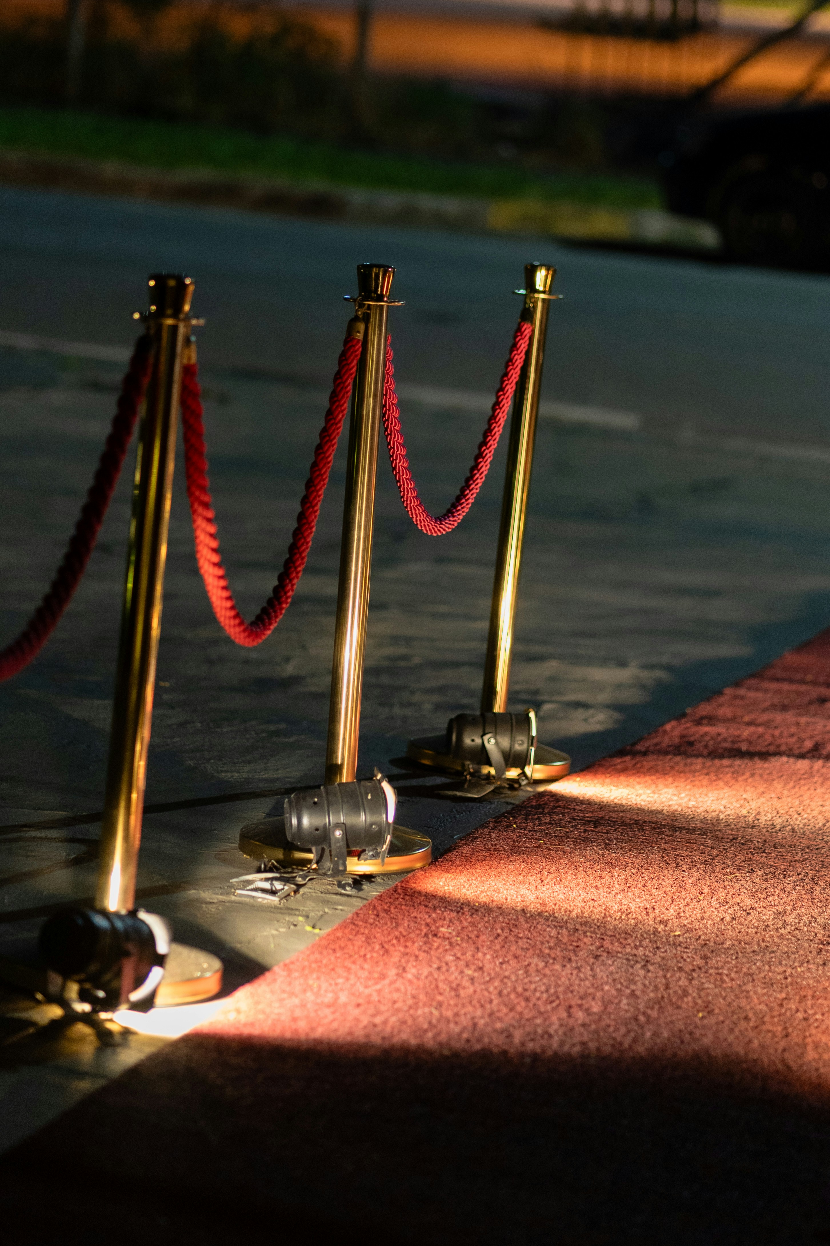  Velvet ropes and spotlighted pavement: a quiet curbside vignette
