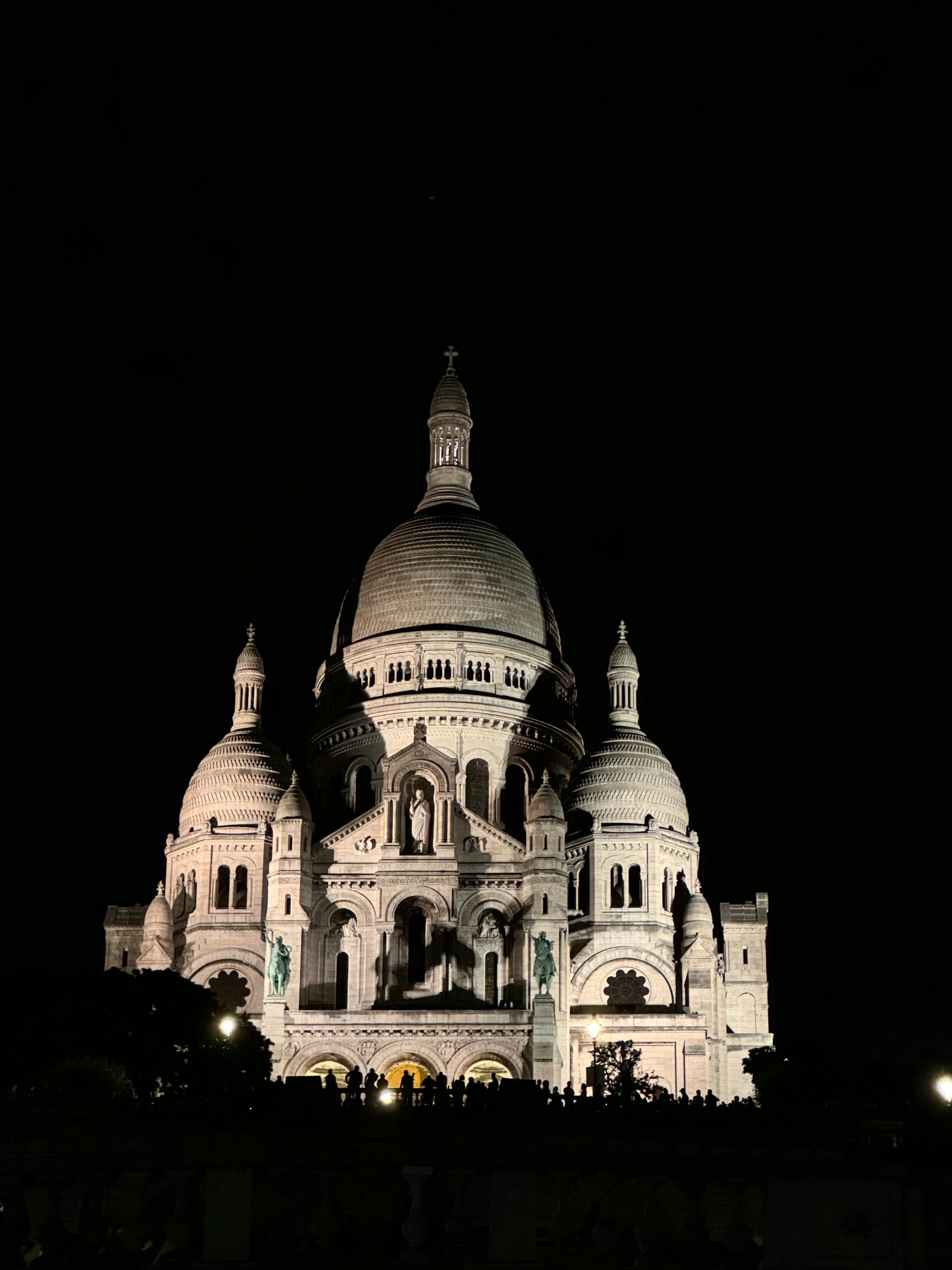The illuminated sacré-cœur basilica at night. photo – Free Building ...