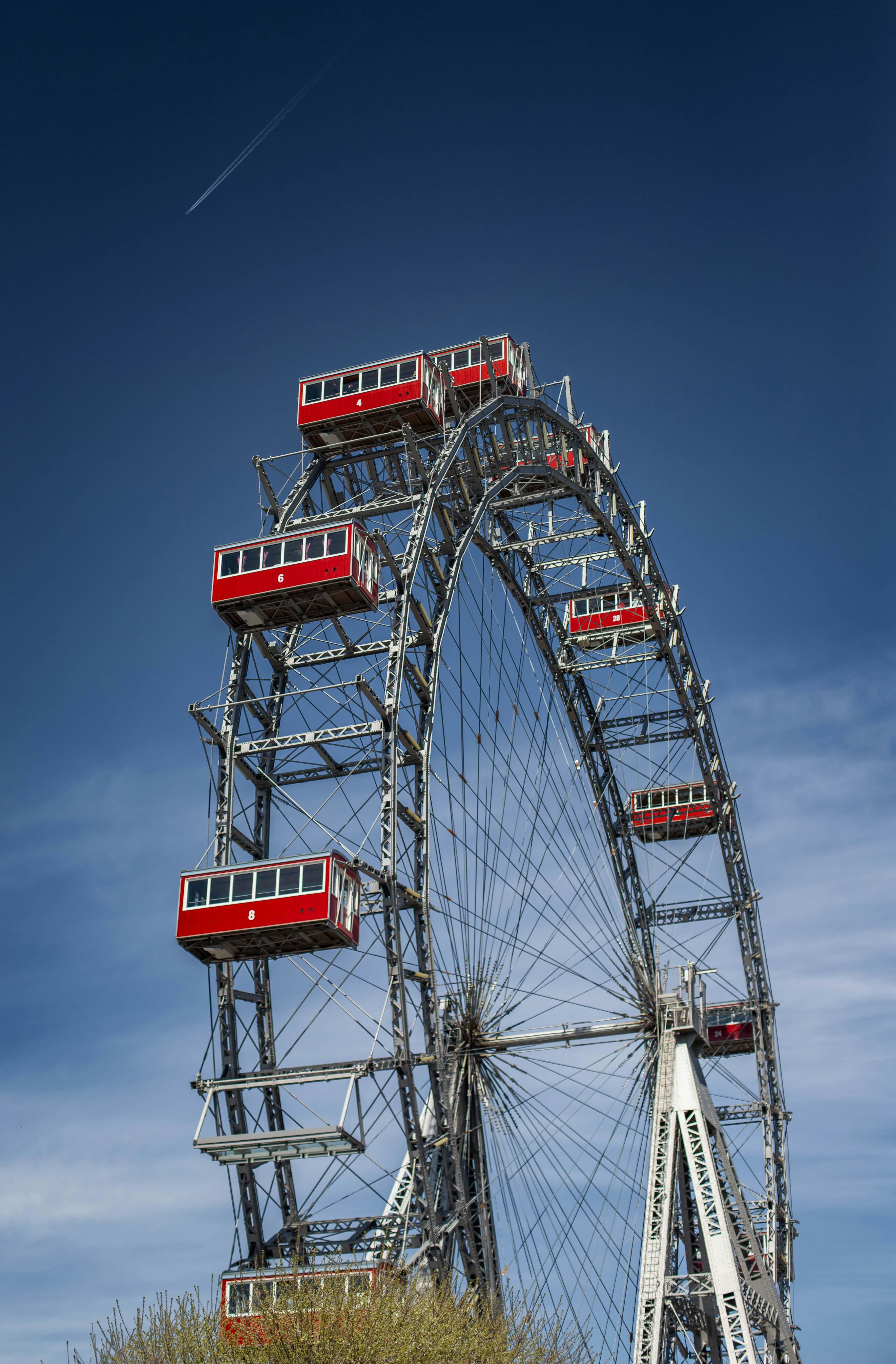 A ferris wheel stands tall against a blue sky. photo – Free Blue sky ...
