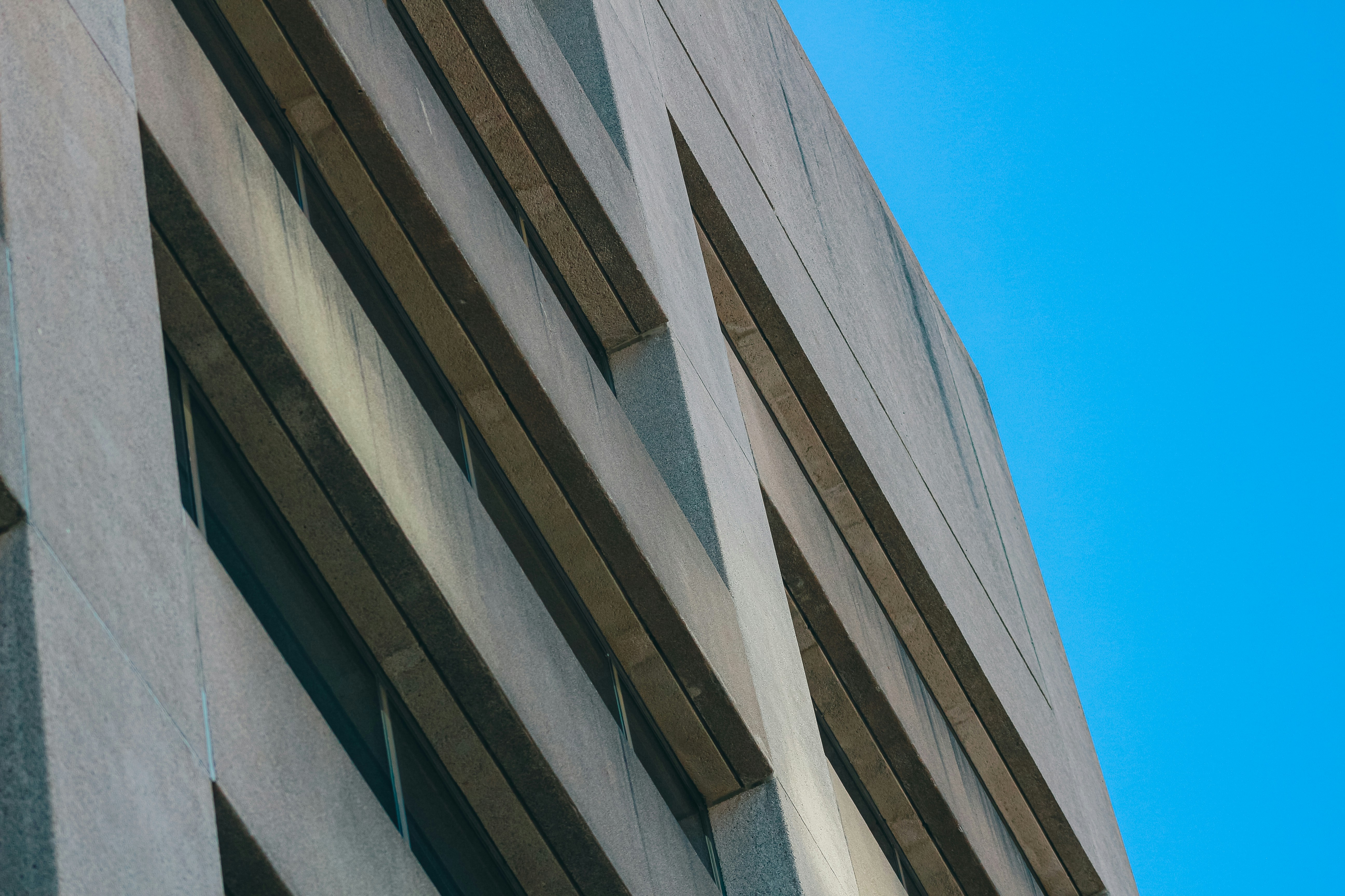 A high-rise building with striking diagonal architecture. photo – Free ...