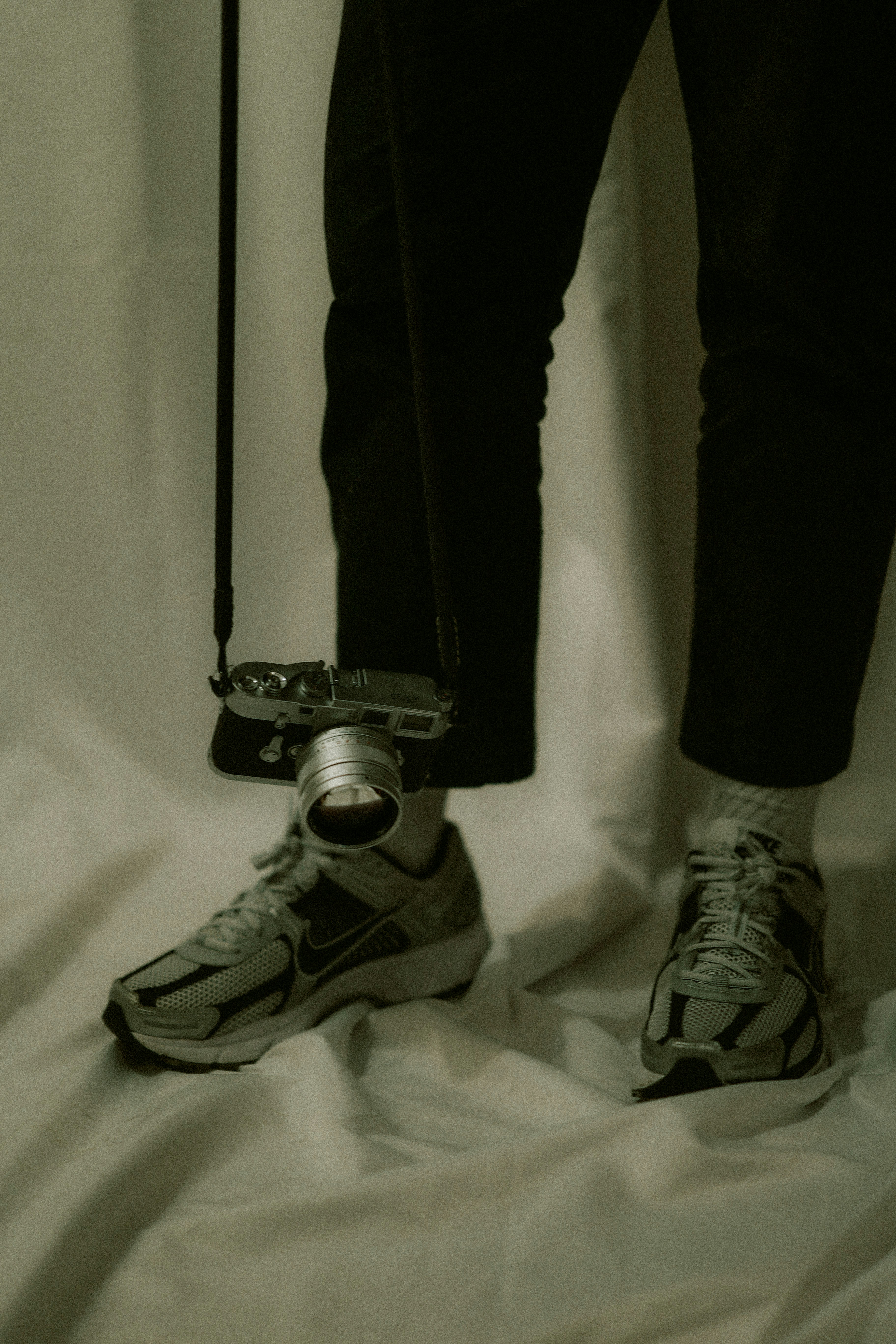 Floating Lens: A Walk with the Camera at Ground Level
