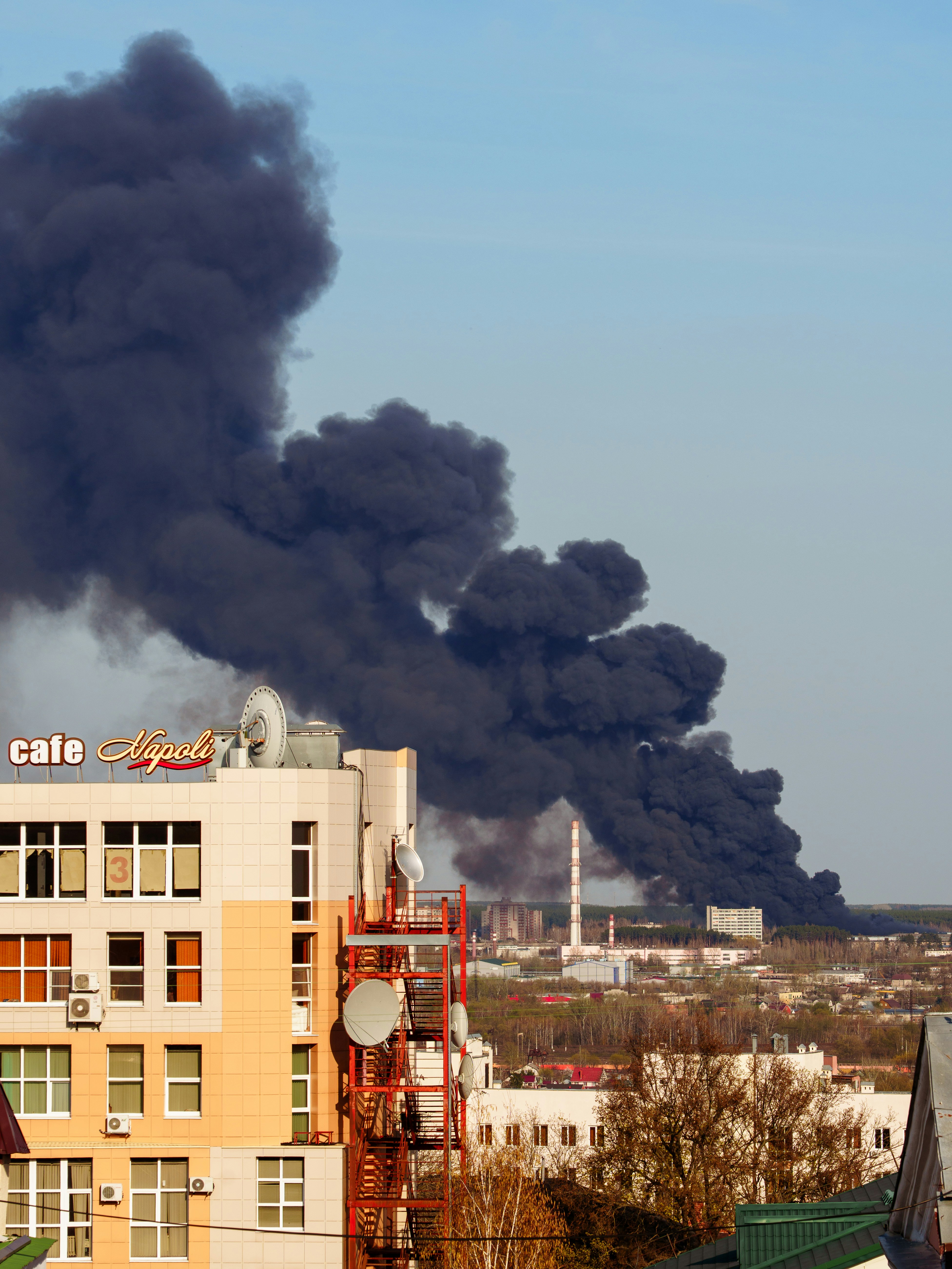 A large black smoke plume rises in the sky. photo – Free Building Image ...