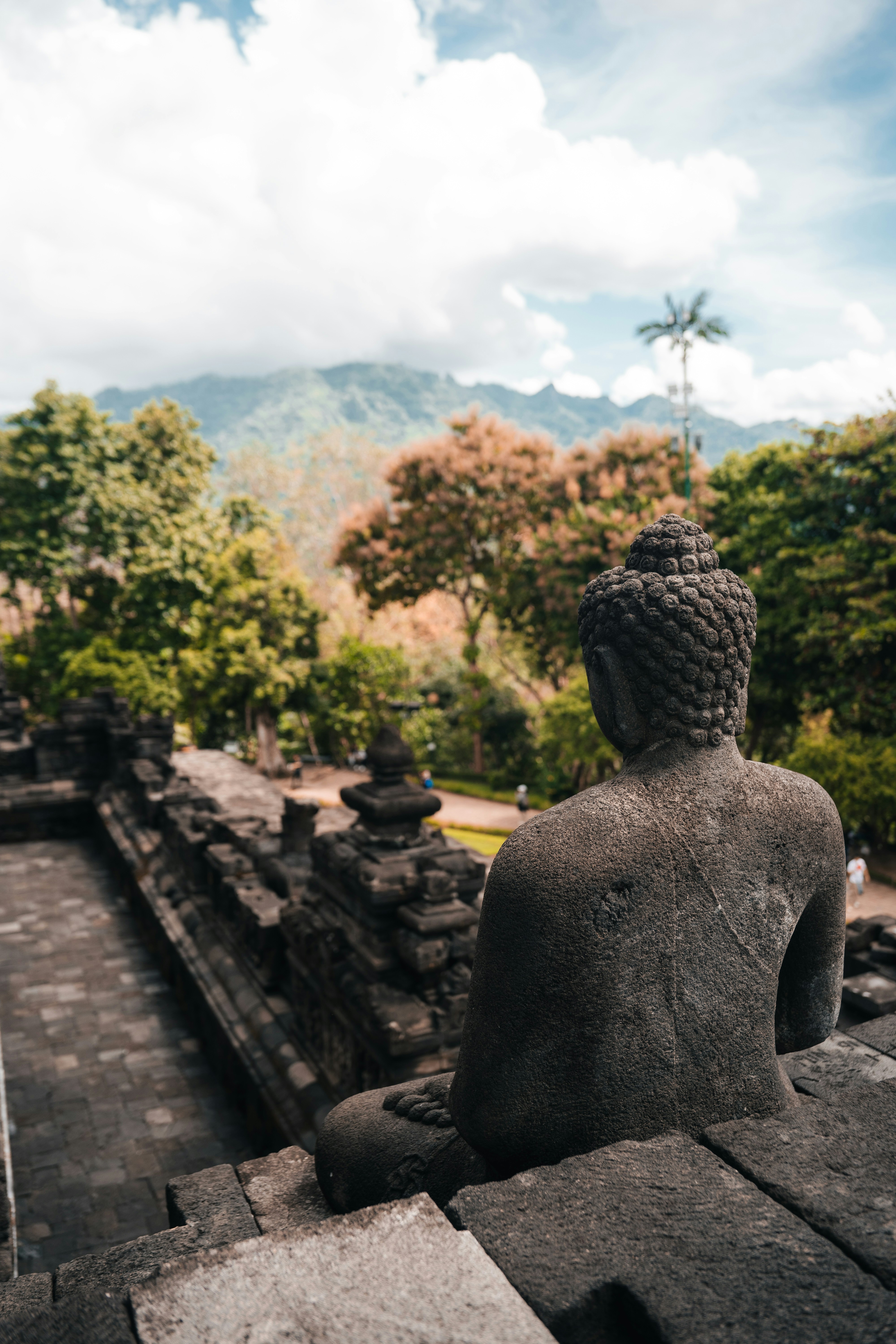Estatua de Buda con vistas a un hermoso paisaje. foto – Imagen gratuita ...